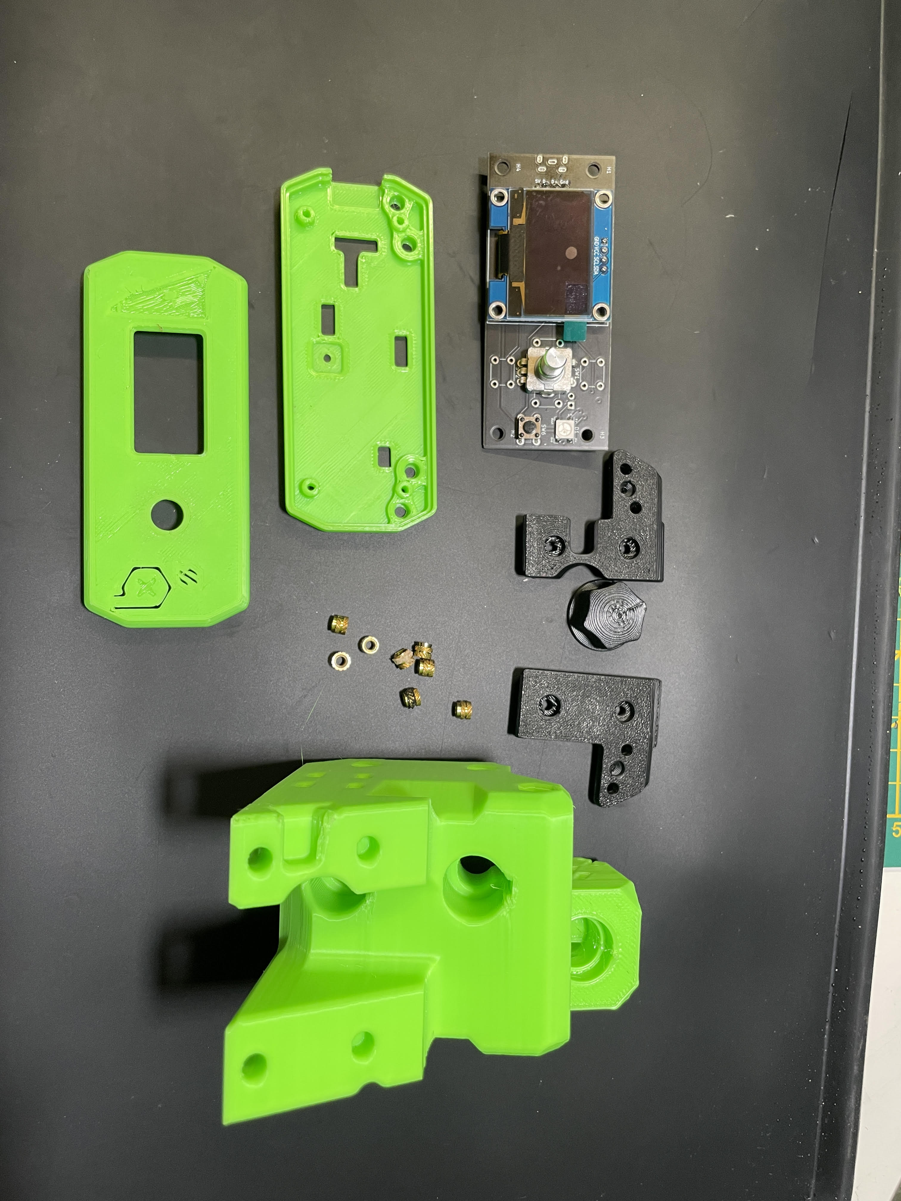 Mini Display mount V-MINION by 3DP-MAMSIH | Download free STL model ...