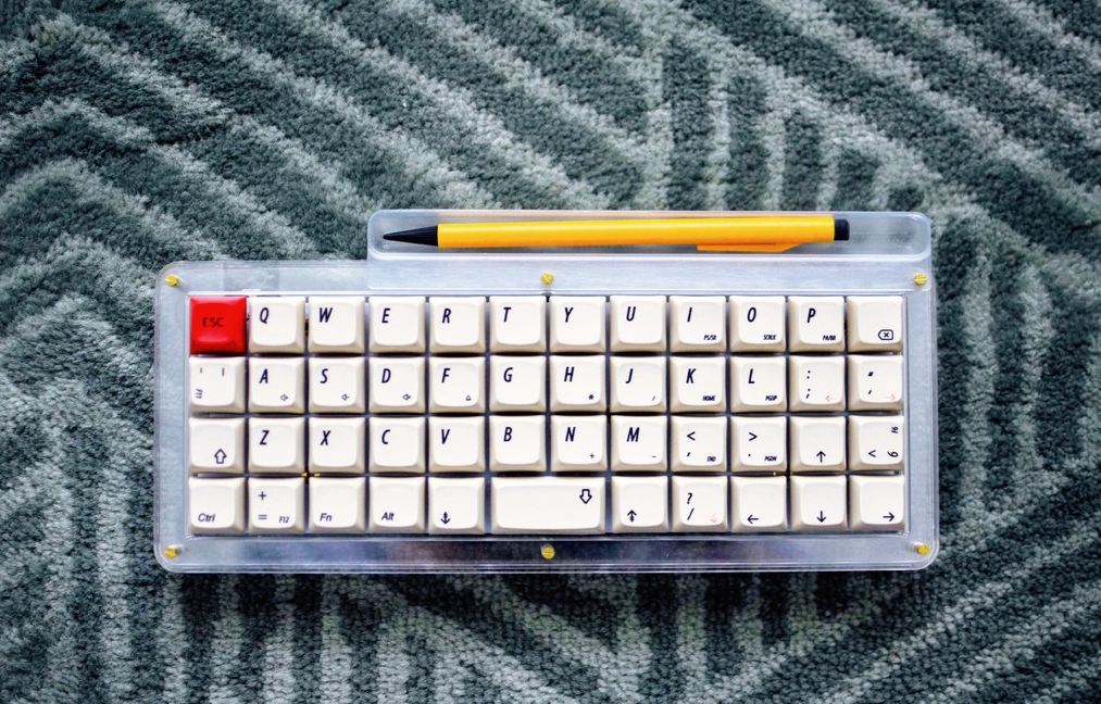 niu mini keyboard phone tray by pachek | Download free STL model ...