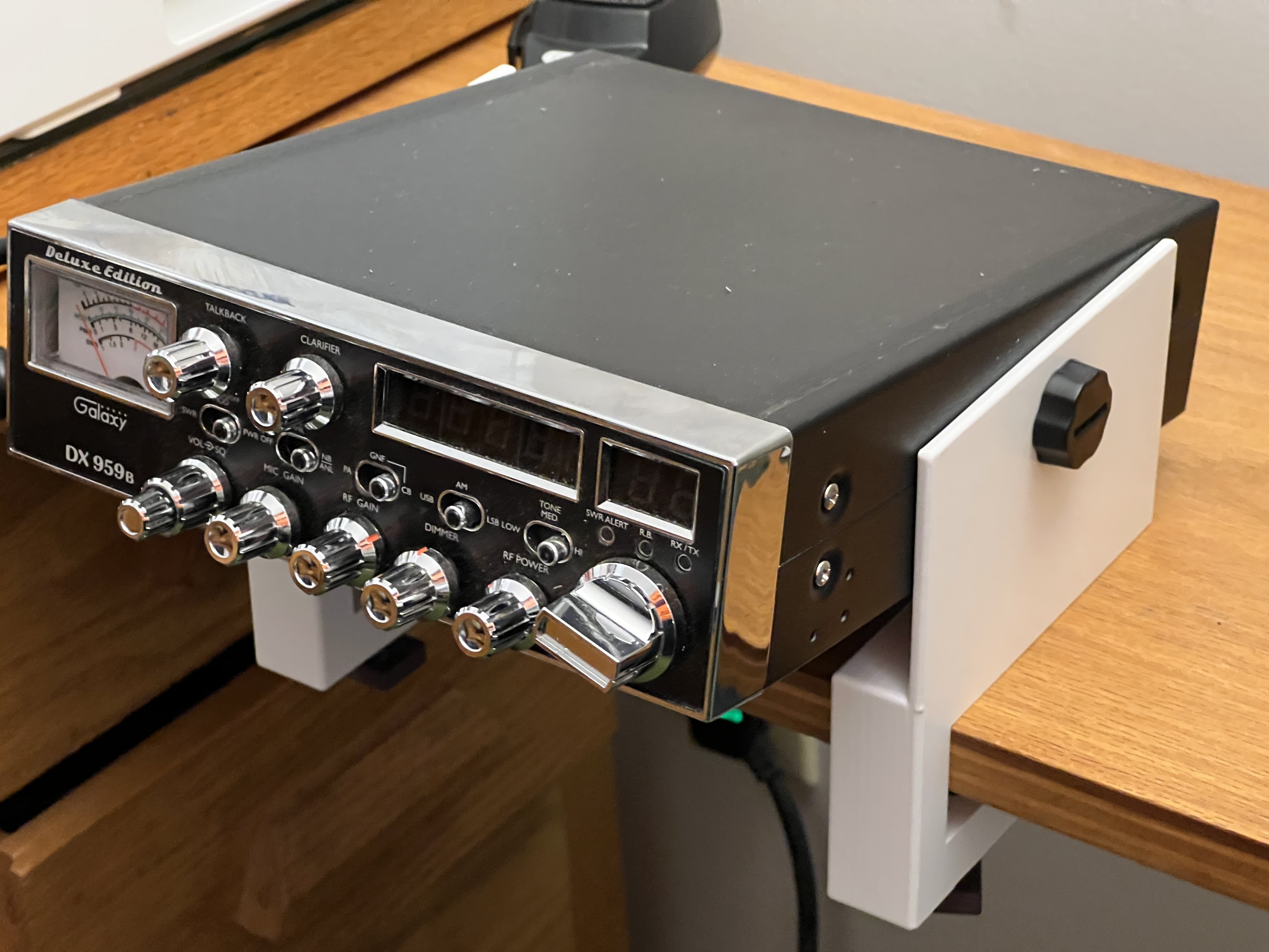 Mobile CB radio desk mount by Cotharyus | Download free STL model ...