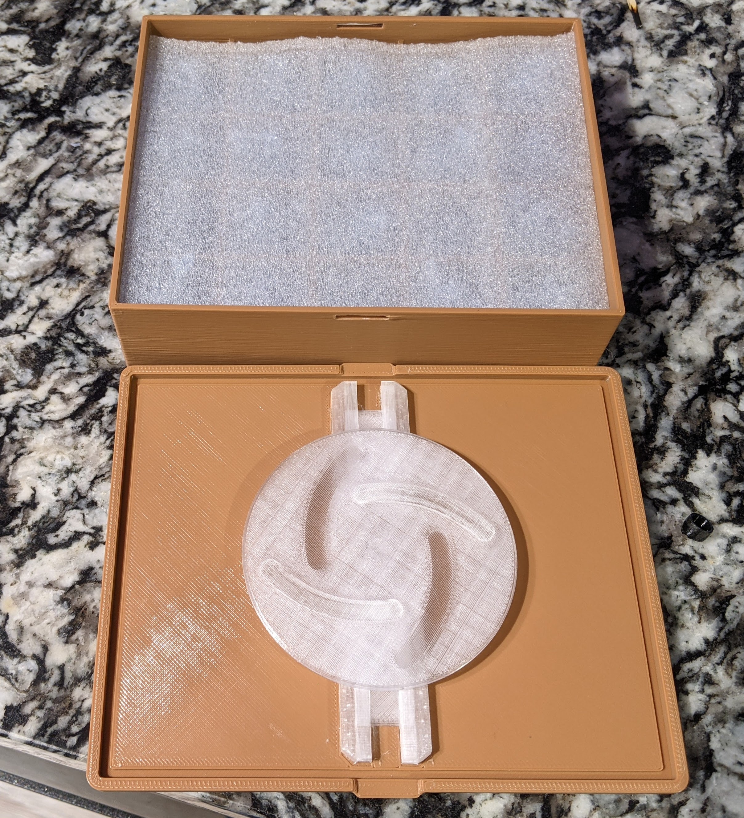 Pianta Mini Figure Box with Locking Lid by Photoroamer | Download free ...