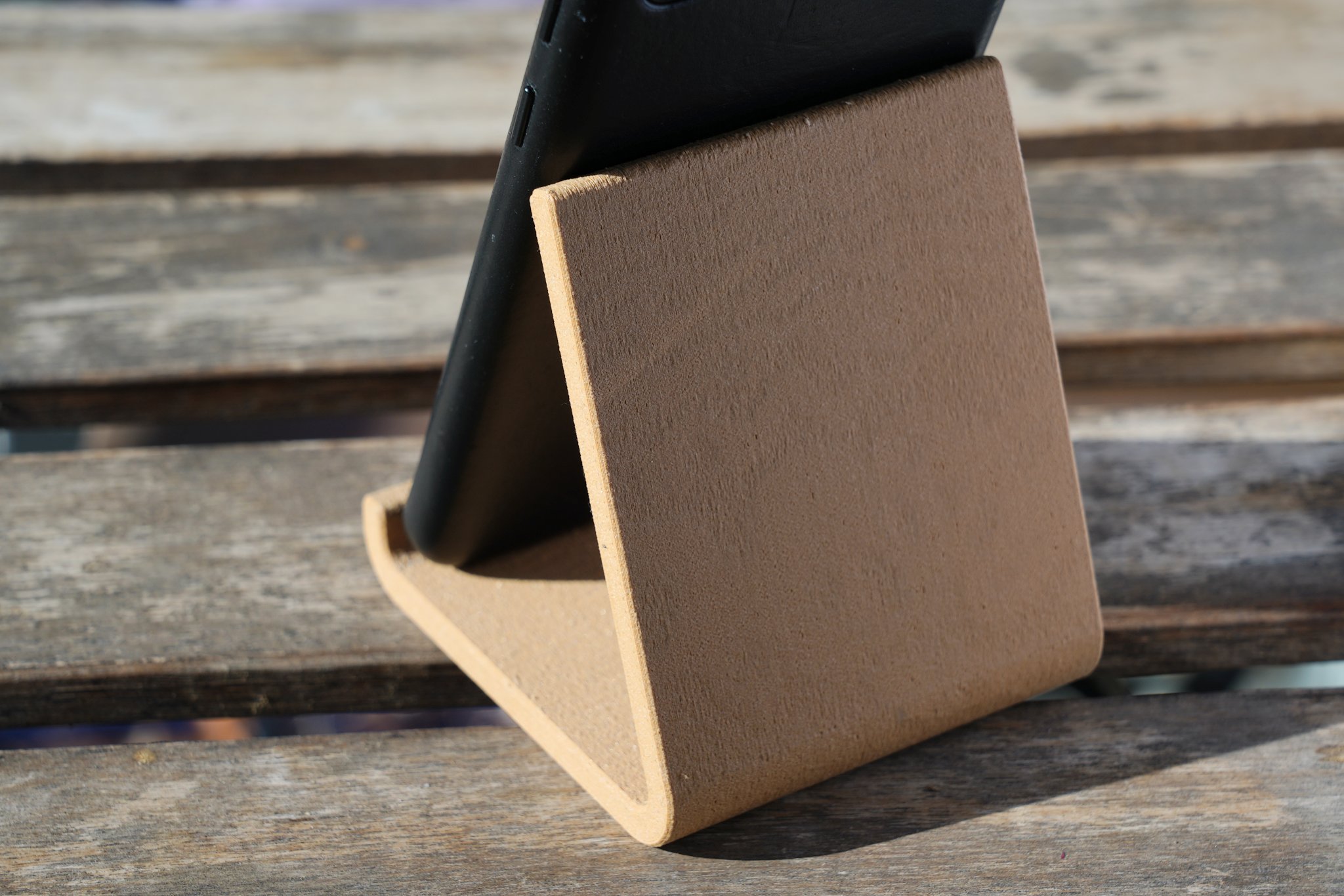 Phone Stand with a Wood Pattern by 29a | Download free STL model ...