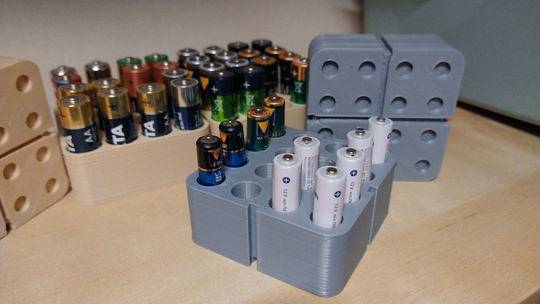 Battery Box for AA, AAA and 18650 - stackable and for transport by ...