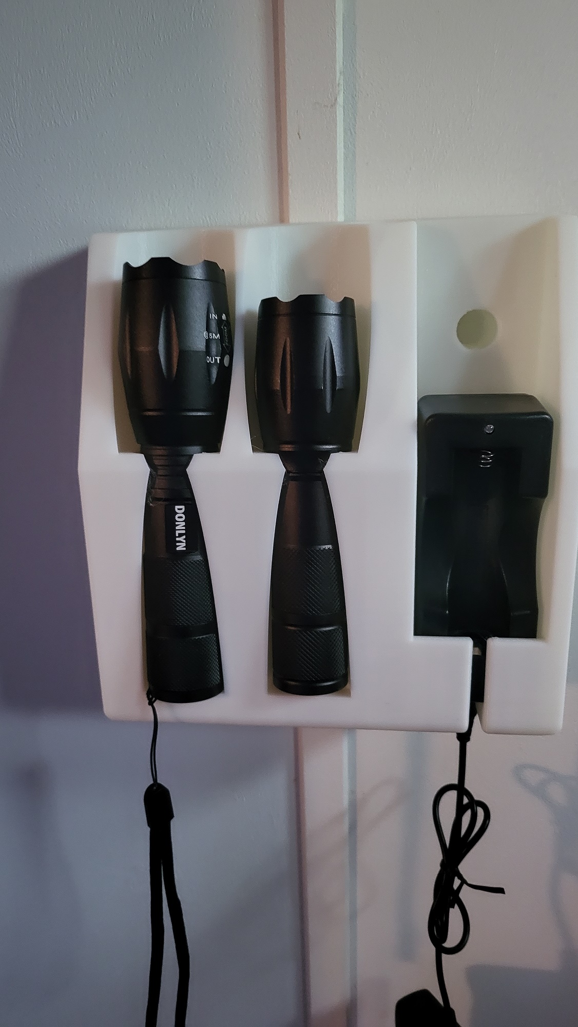 Flashlight rack with charger holder by sozo13 | Download free STL model ...