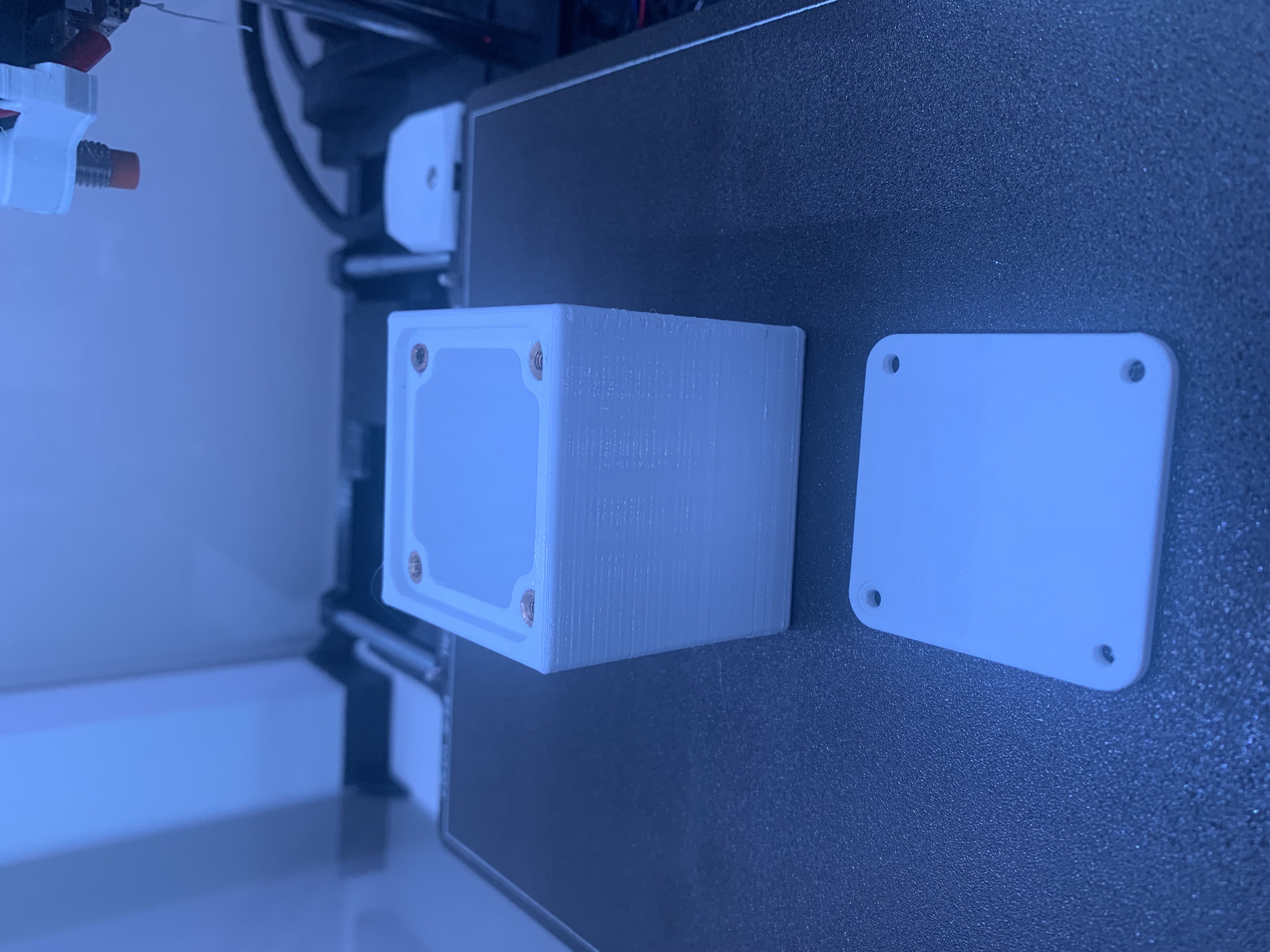 Small box with thread inserts by Hx! | Download free STL model ...