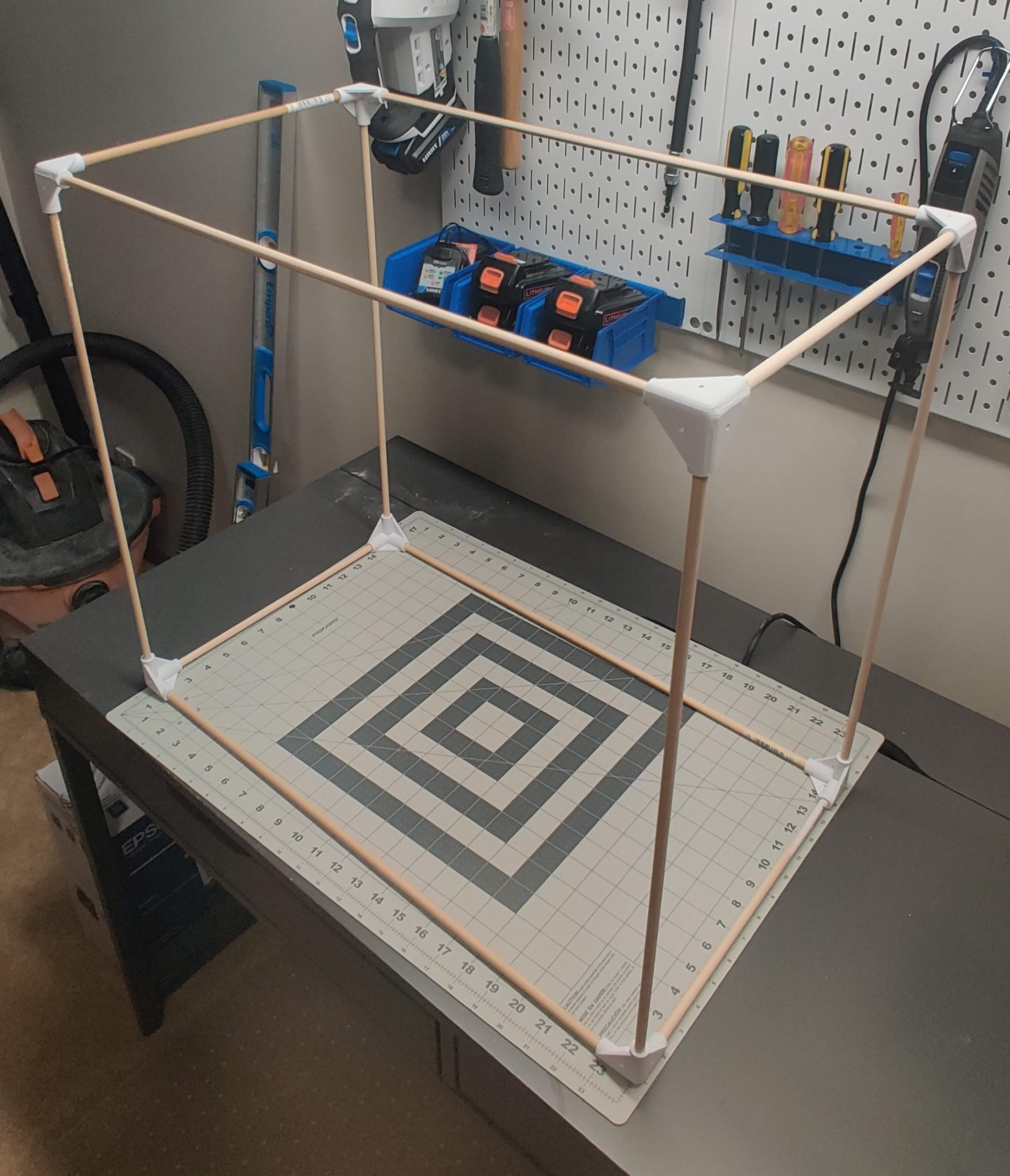 Dowel Rod Enclosure Bracket by Almondtofu | Download free STL model ...