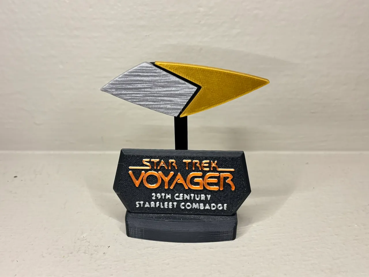 Star Trek 29th Century Combadge by 𝗨𝗻𝗶𝗺𝗮𝘁𝗿𝗶𝘅𝗥𝗲𝗱🪐🌠 | Download free STL model | Printables.com