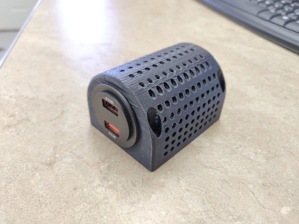 USB outlet box by cjnaz | Download free STL model | Printables.com