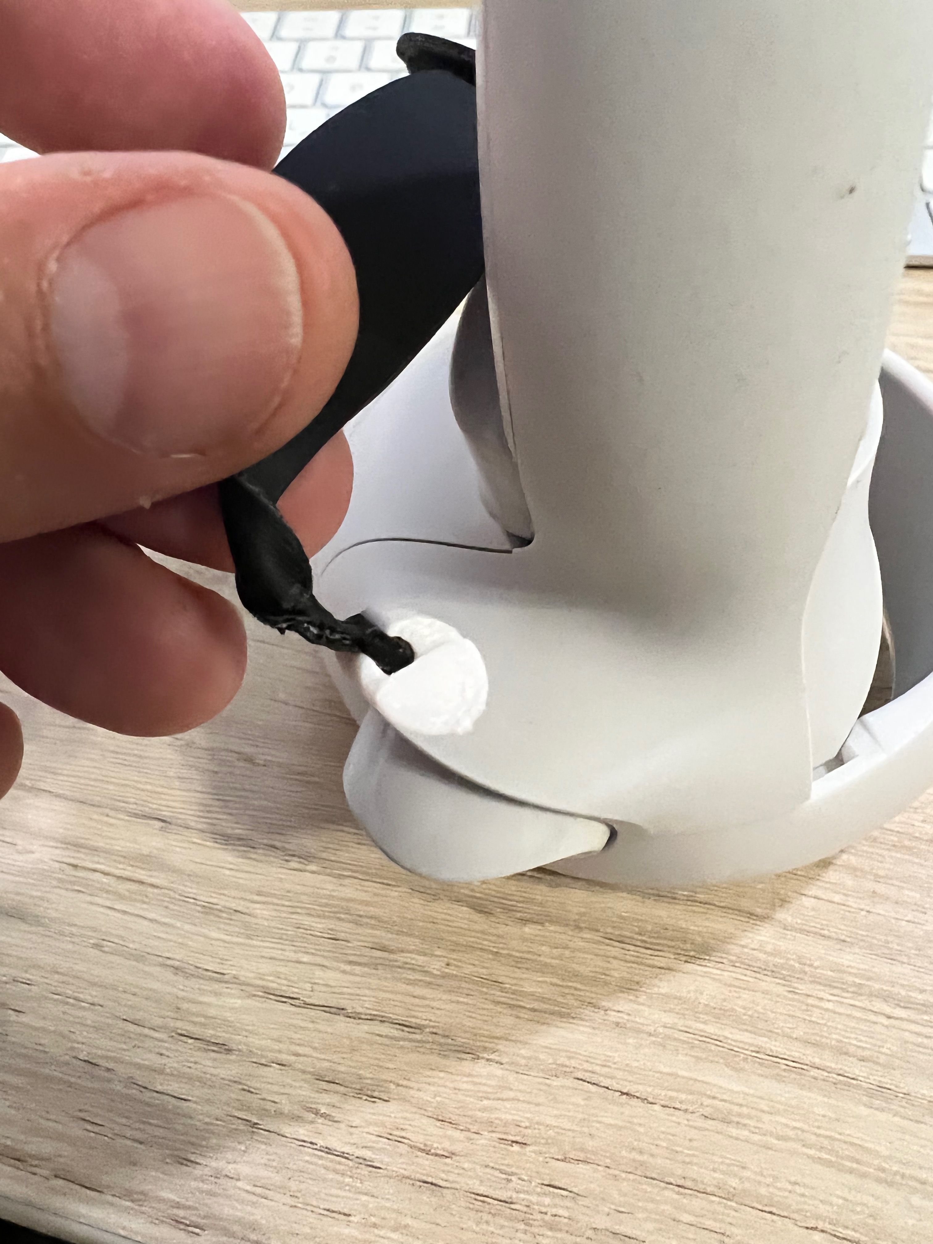 Quest 1 -> 2 Grip adapter by Koxman | Download free STL model ...
