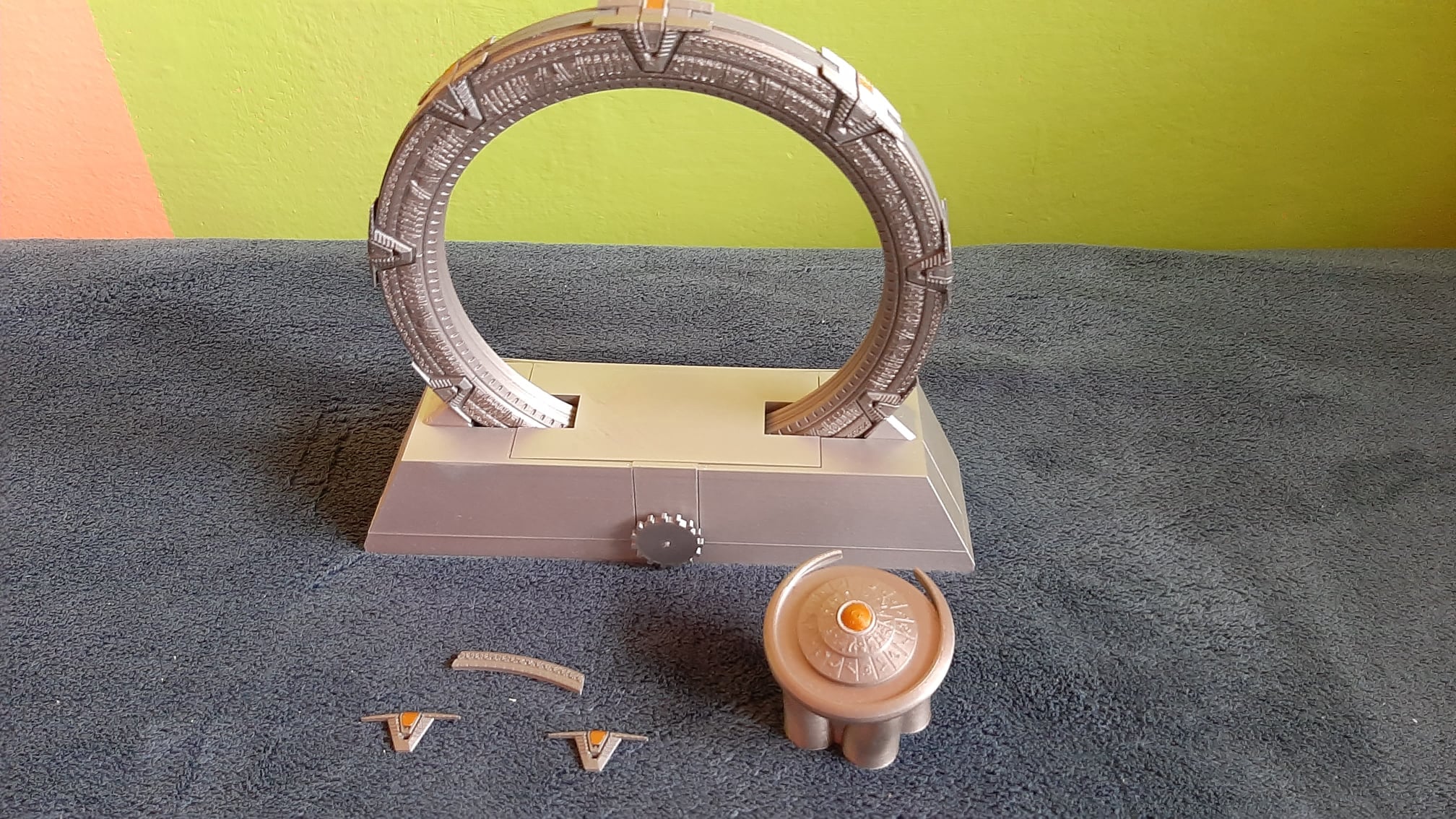 Stargate in an off-world pedestal with a DHD by Martin | Download free ...
