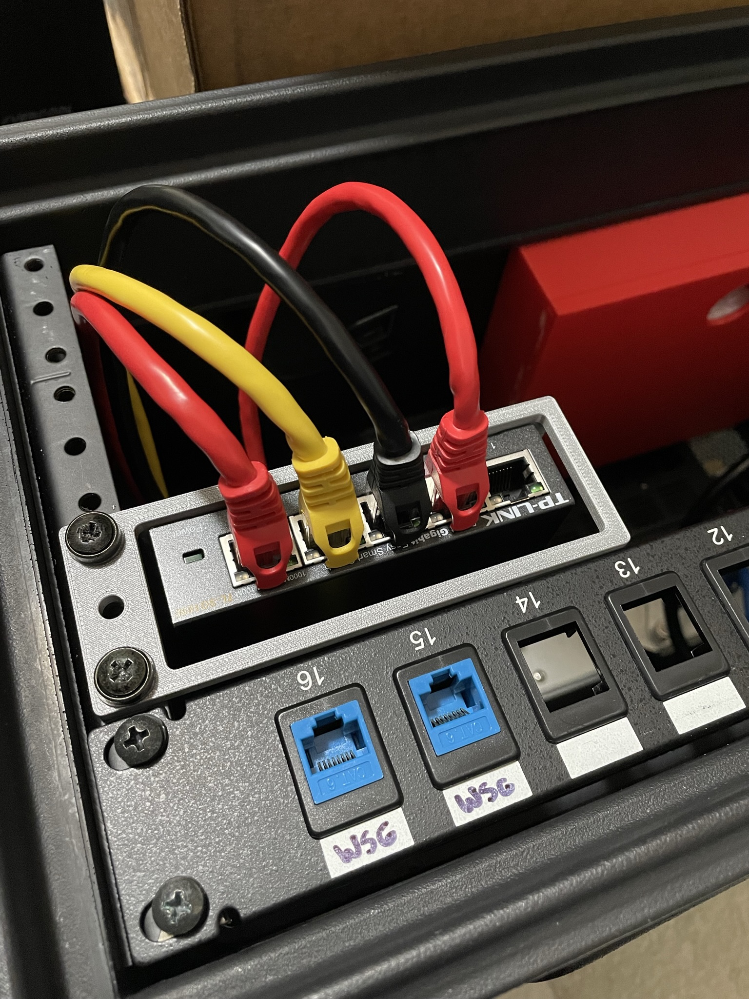 TP-Link 5 Port Switch Rack Mount by Tewynkoop | Download free STL model ...