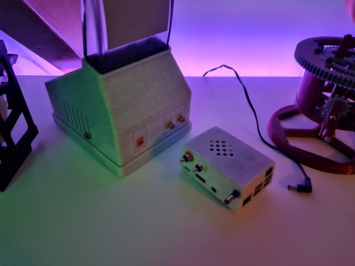 Mini moniteur vidéo CRT plat by Chyneuze | Download free STL model ...