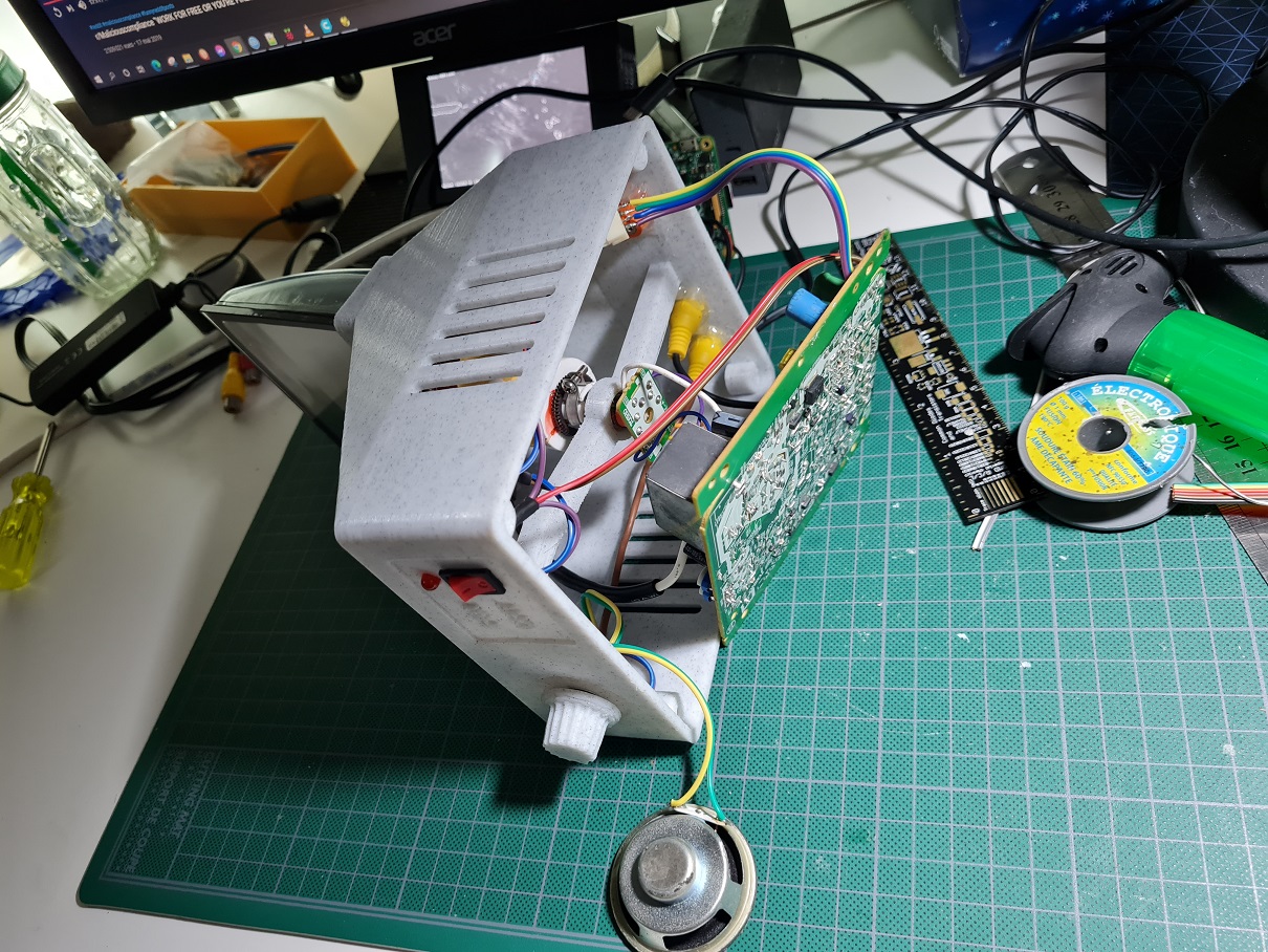 Mini moniteur vidéo CRT plat by Chyneuze | Download free STL model ...