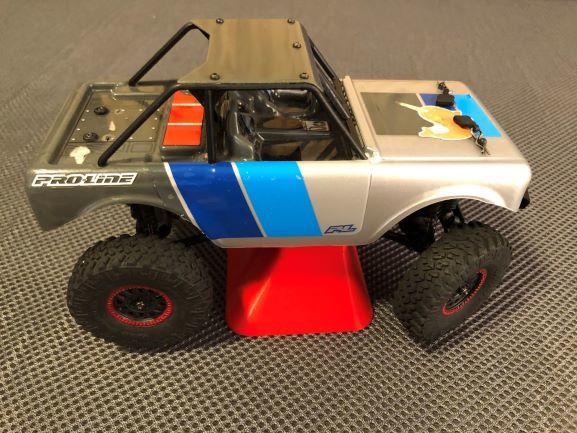 SCX24 Chassis Stand by Runfrcover | Download free STL model ...