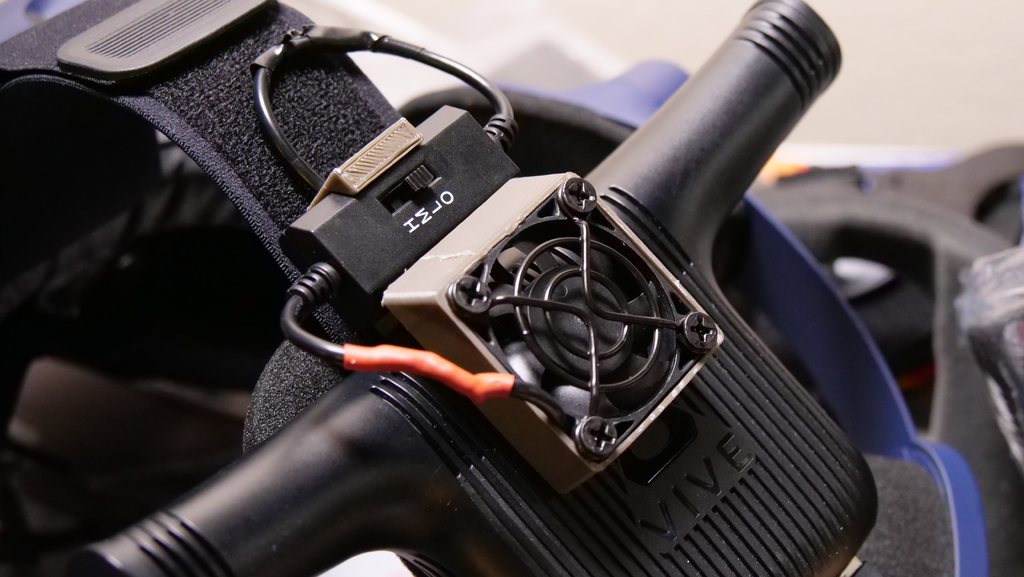 HTC Vive Pro Wireless Fan Mount by DevoCut | Download free STL model ...