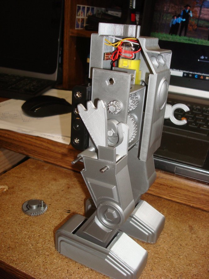 Walk/ Stop / Walk robot part 2 "the body and arms. by robothut ...