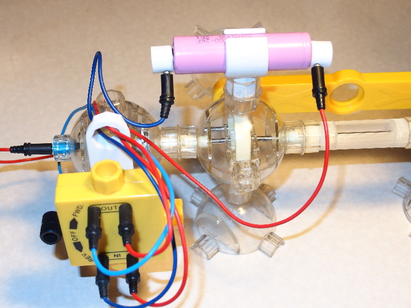 Capsela Magnetic Battery Holder by Cal LF | Download free STL model ...