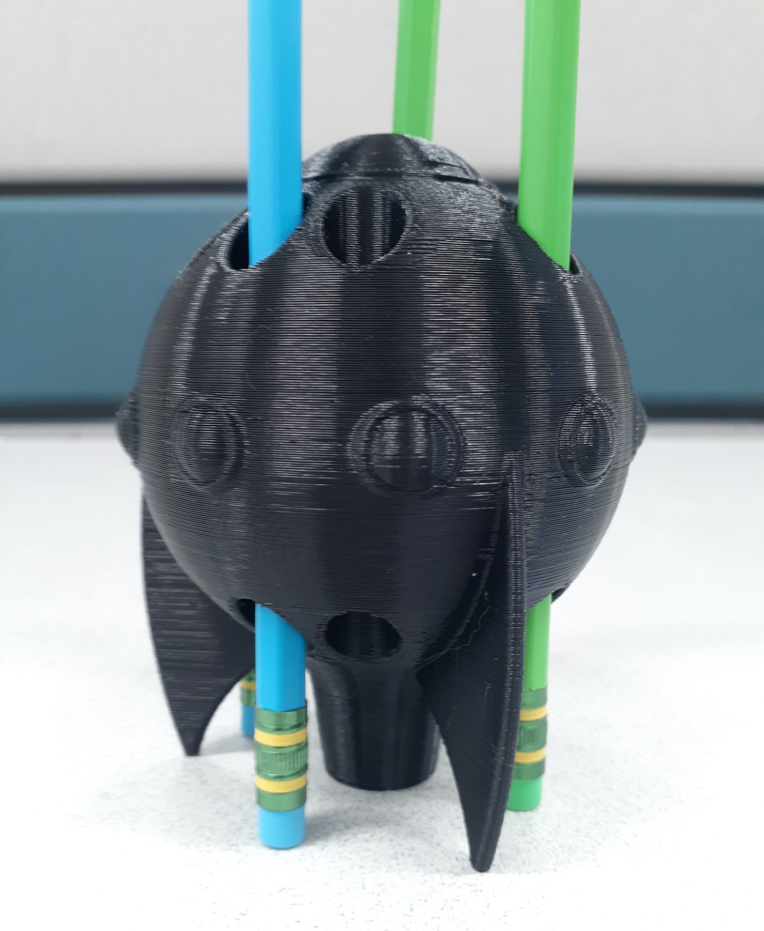 Spaceship Pencil Holder by SpaceDog3D | Download free STL model ...