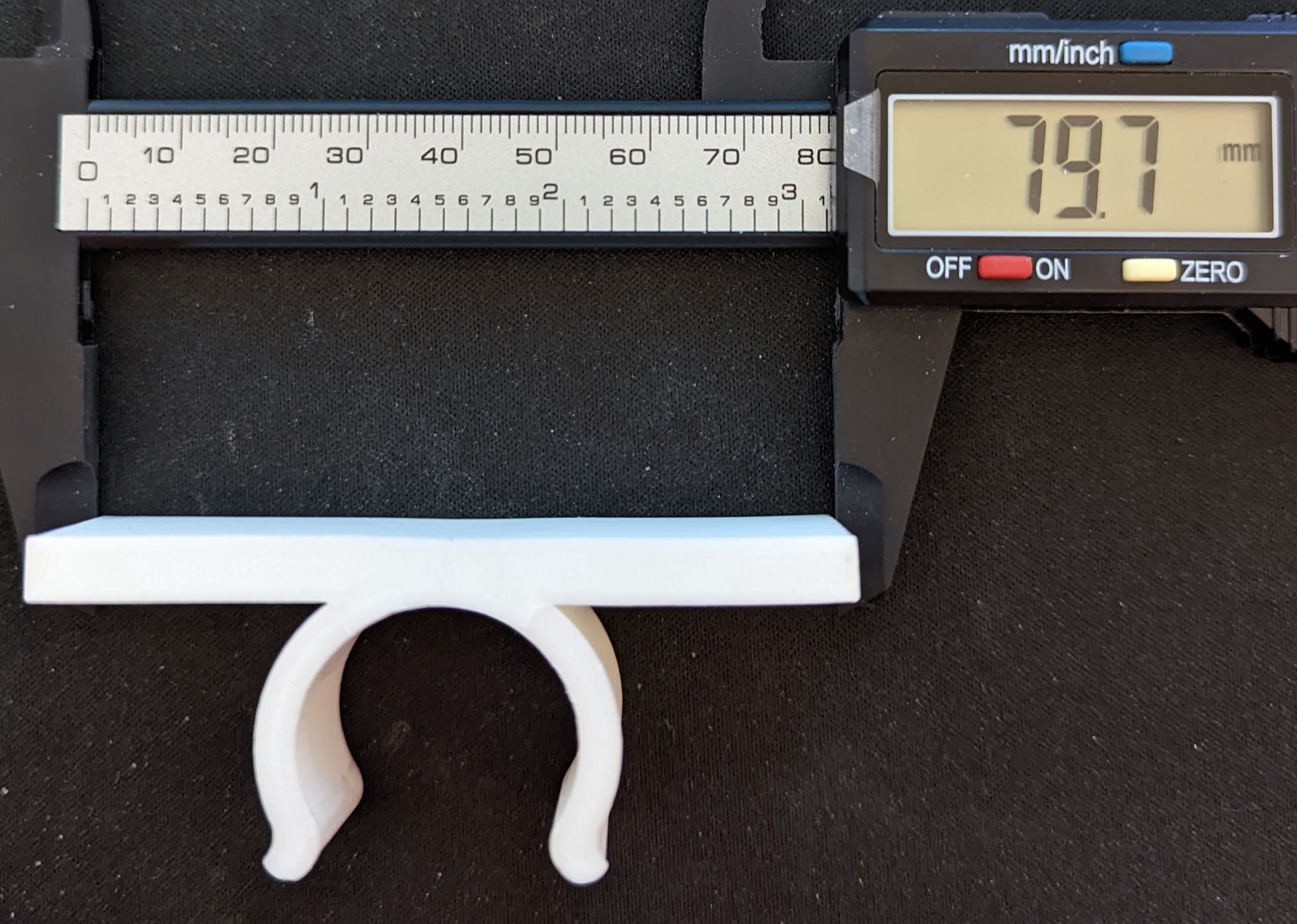 1" PVC Clip with Flat Bar by Limi | Download free STL model ...