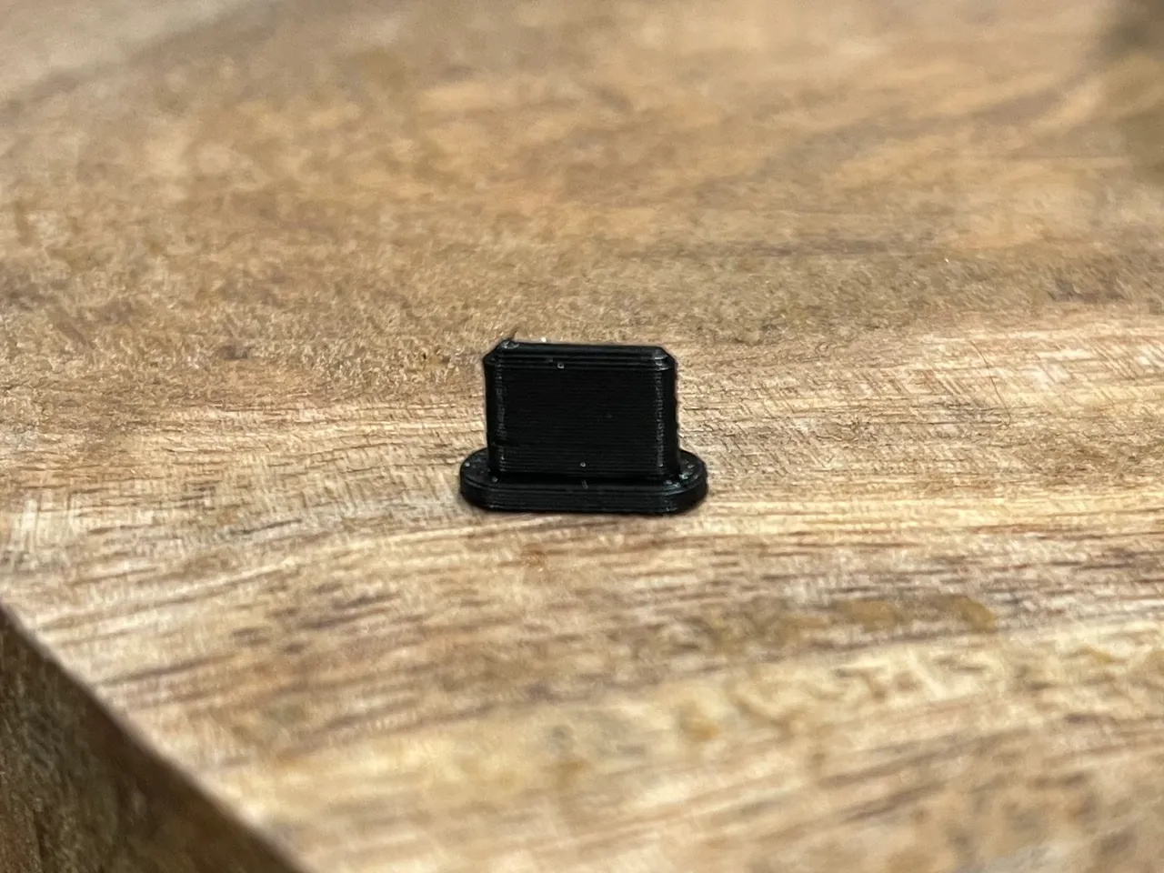 Iphone Lightning Dust Plug by Vendelator | Download free STL model ...