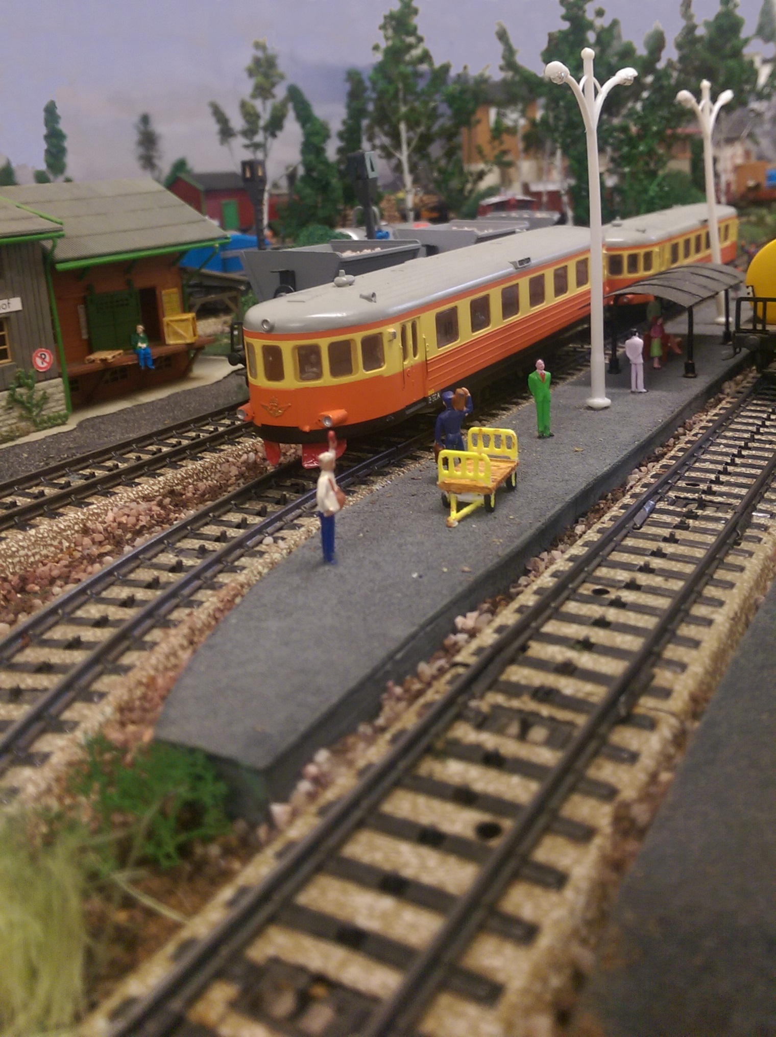 Train station luggage cart in H0 1:87 scale by Enely | Download free ...