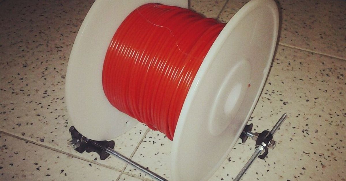 Fully adjustable spool holder by Bea Res | Download free STL model ...