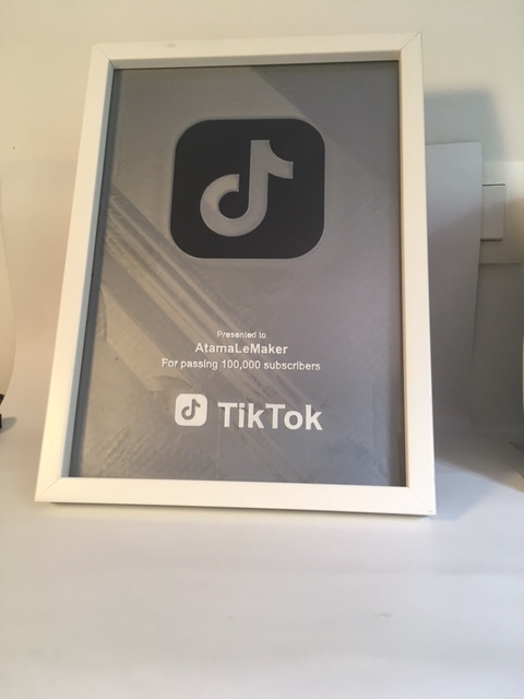 Customizable TikTok trophy 100 000 subscribers by AtamaLeMaker ...