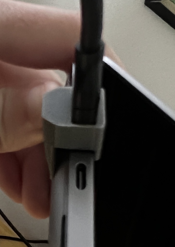 USB-C Support for MacBook Pro by hagleyj | Download free STL model ...