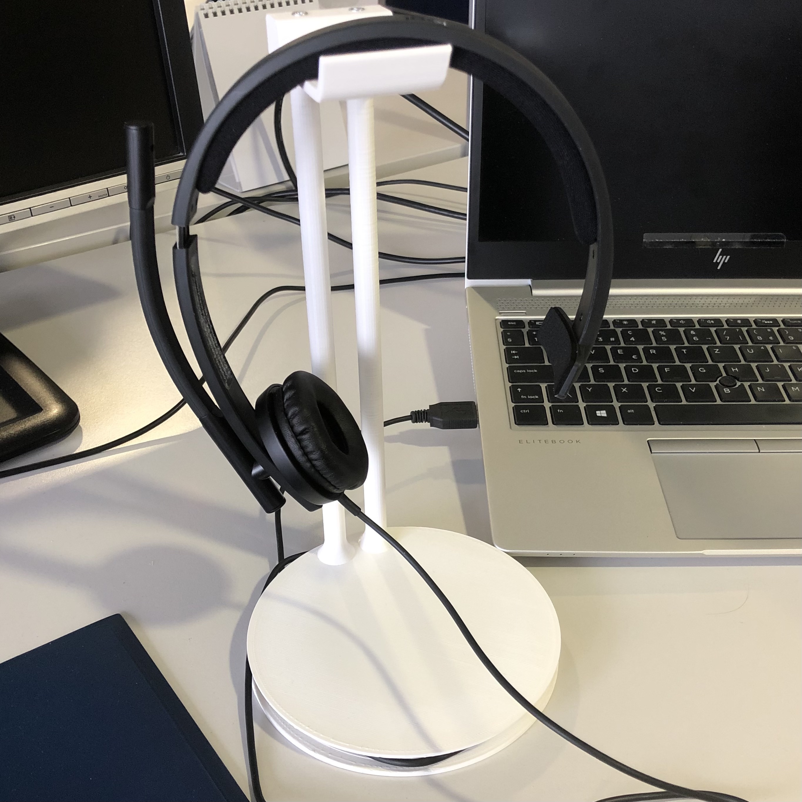Headphone holder / Support casque by Girard Station | Download free STL ...