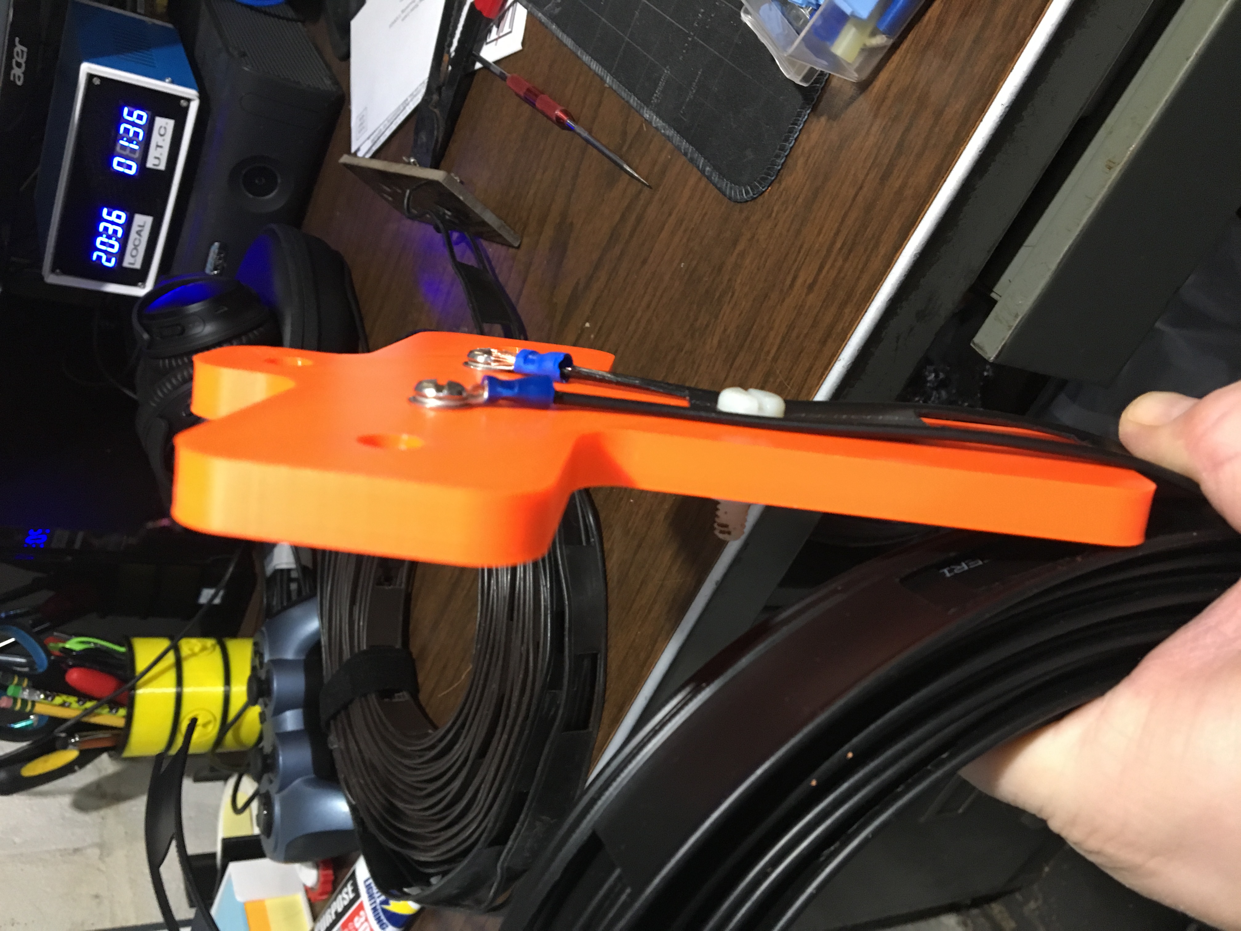 Dipole center insulator and hanger by JammerX19 | Download free STL ...