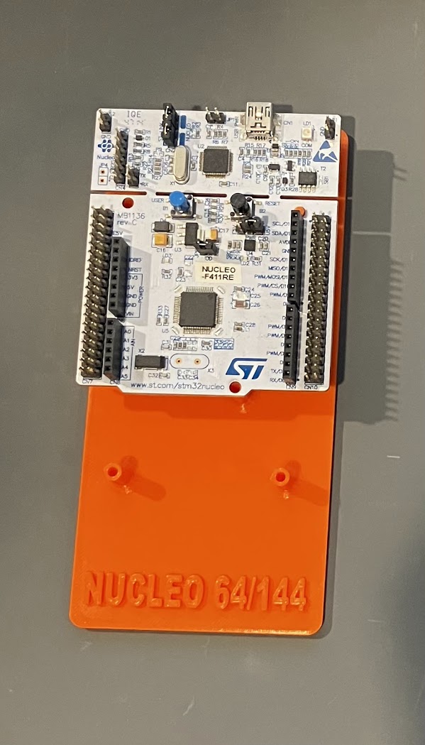 Desk/bench stand for Nucleo-64 and Nucleo-144 boards od autora ChuckMcM ...