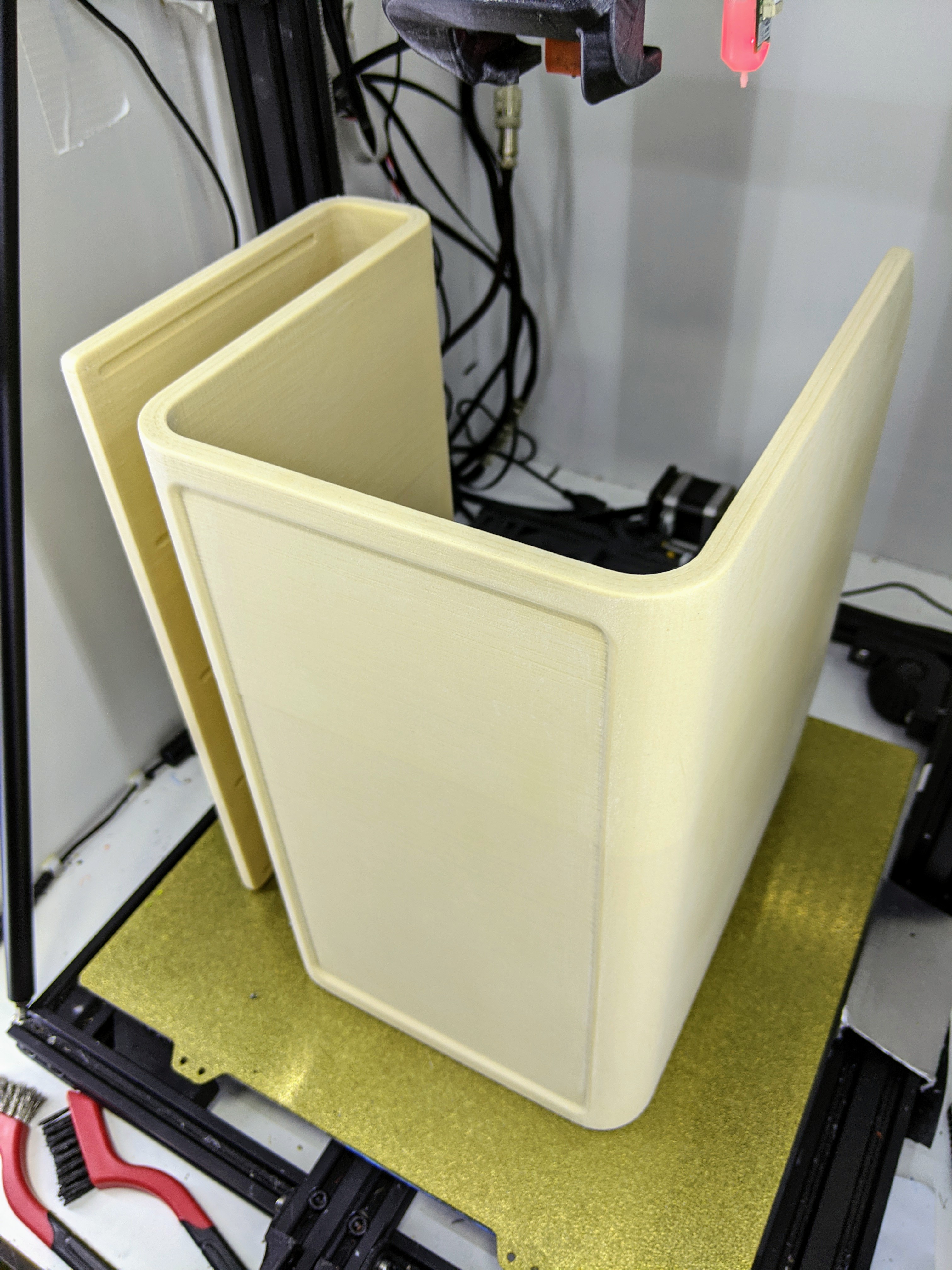 Armrest Side Table with Remote Caddy (Parameterized) par Justin ...