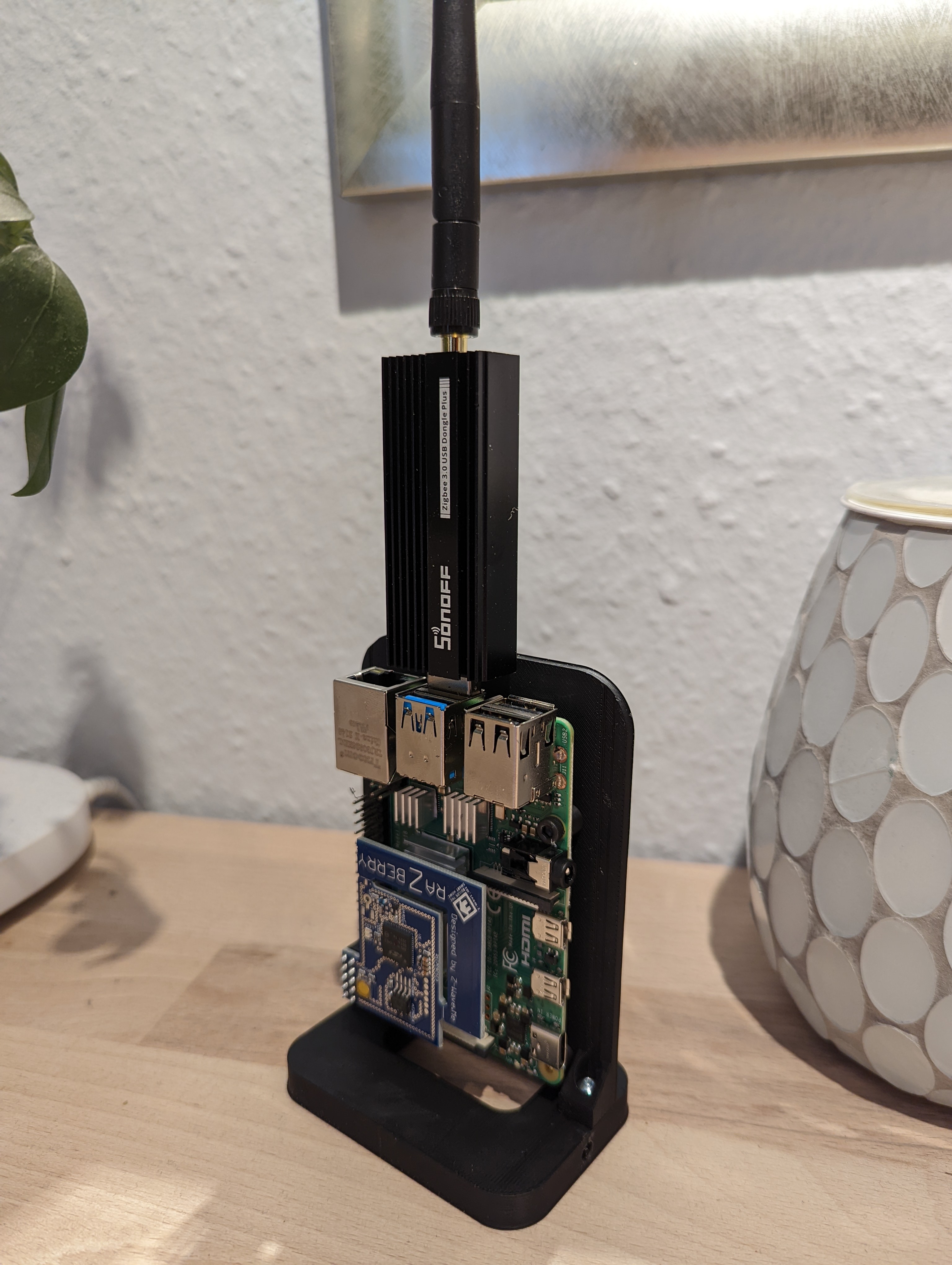 Home Assistant Case for Raspi 4 with Sonoff V3.0 Zigbee Stick por ...