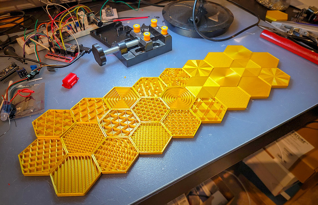 Hex infill and surface sample holder wall art par The Redcoat ...