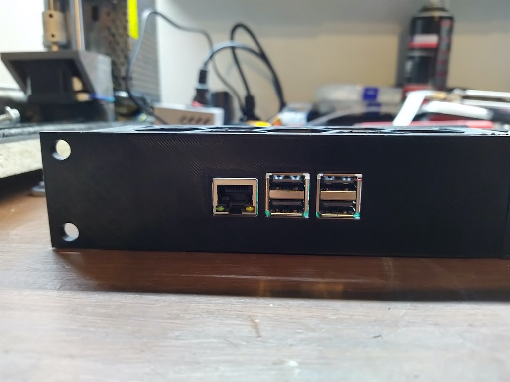 Ubiquiti rack mount USG, Cloud Key Gen 2 and Raspberry Pi od autora ...