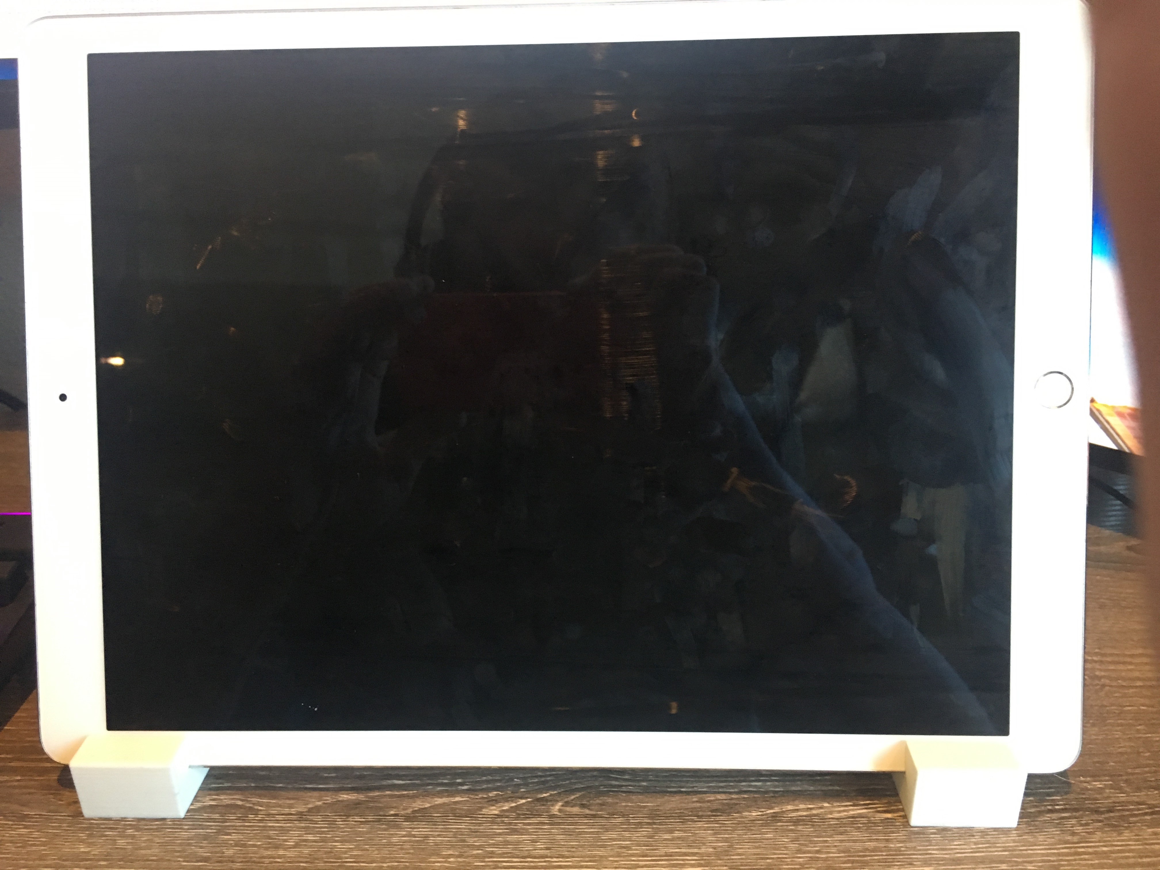 12.9" iPad Pro Stand (Gen 1) da GPlusPlus | Scarica il modello STL gratuito | Printables.com