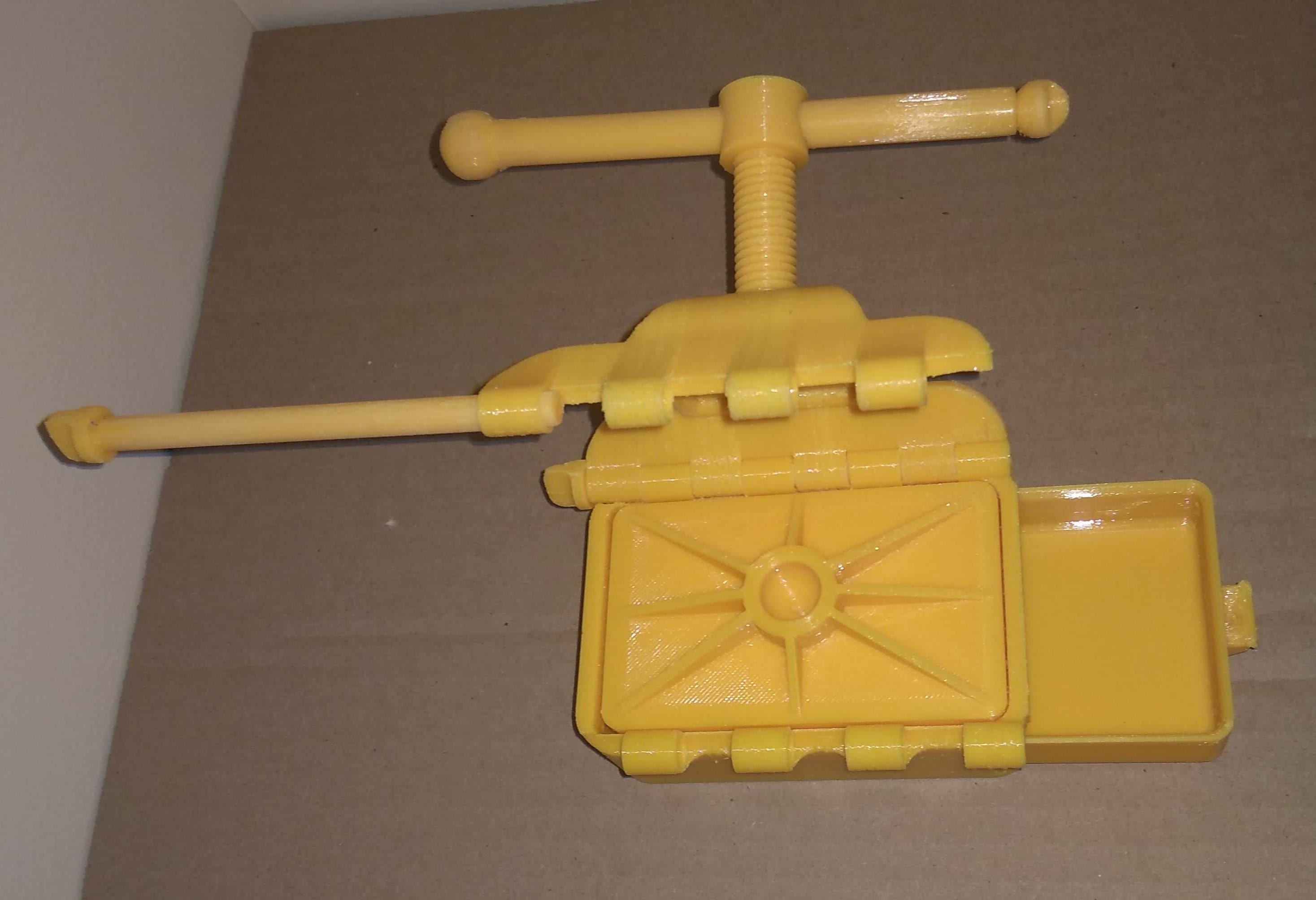 Soap Chip Press by DDS-3D Printing & Design | Download free STL model ...