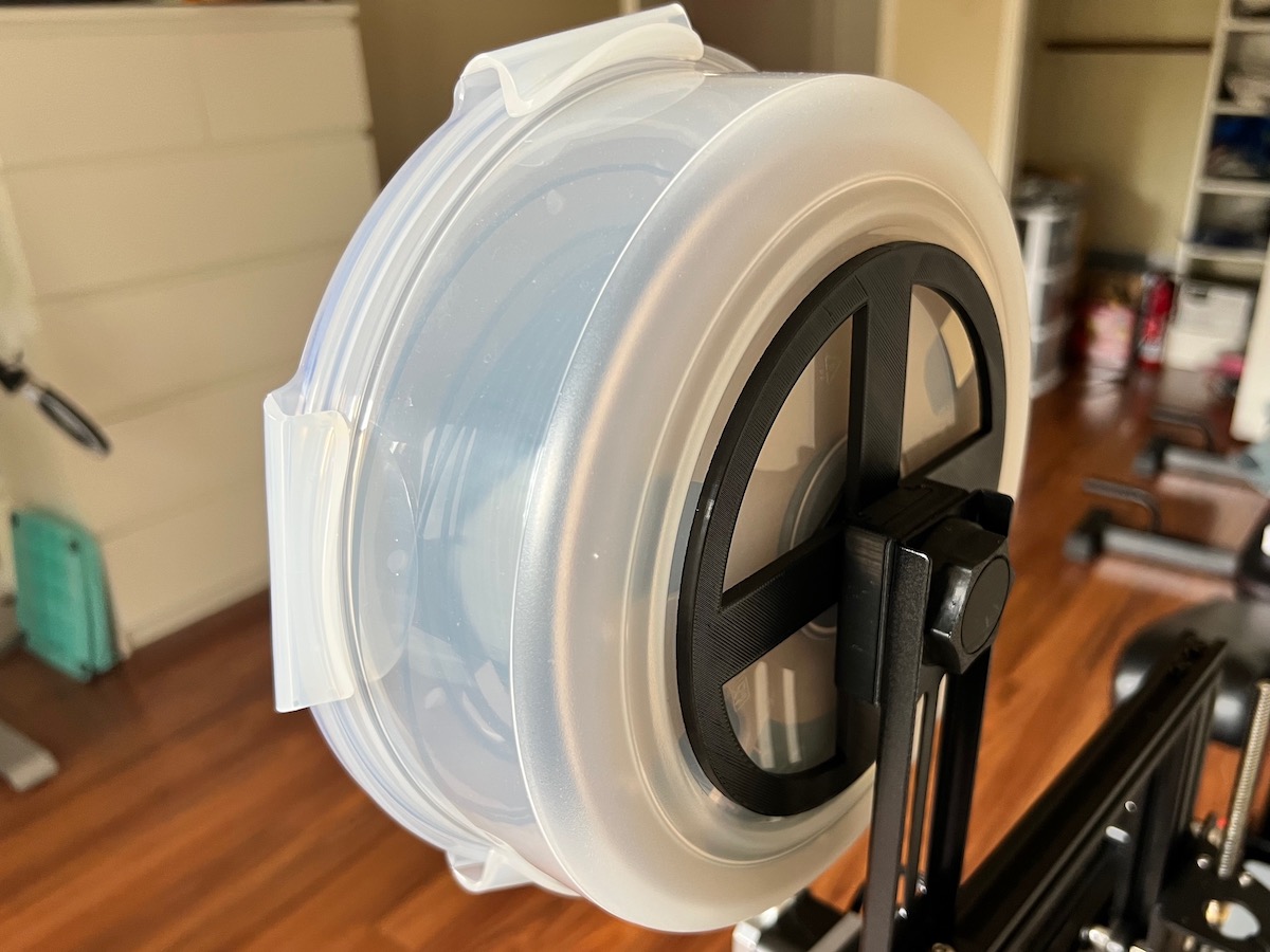 Filament spool holder using a Lock & Lock container (parametric) por ...