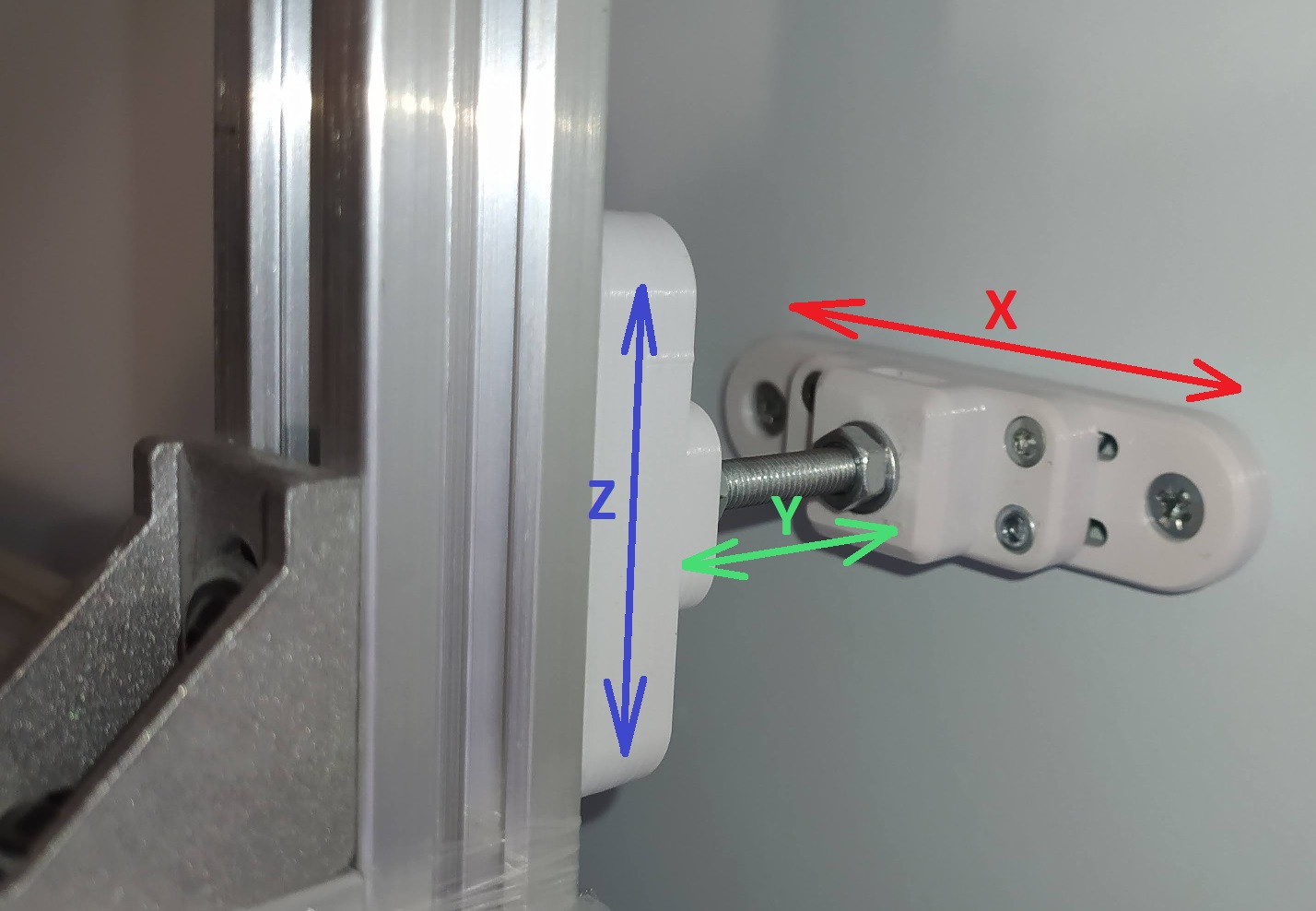 XYZ positioning wall mounting for 2020 extrusion shelf by Draizer ...