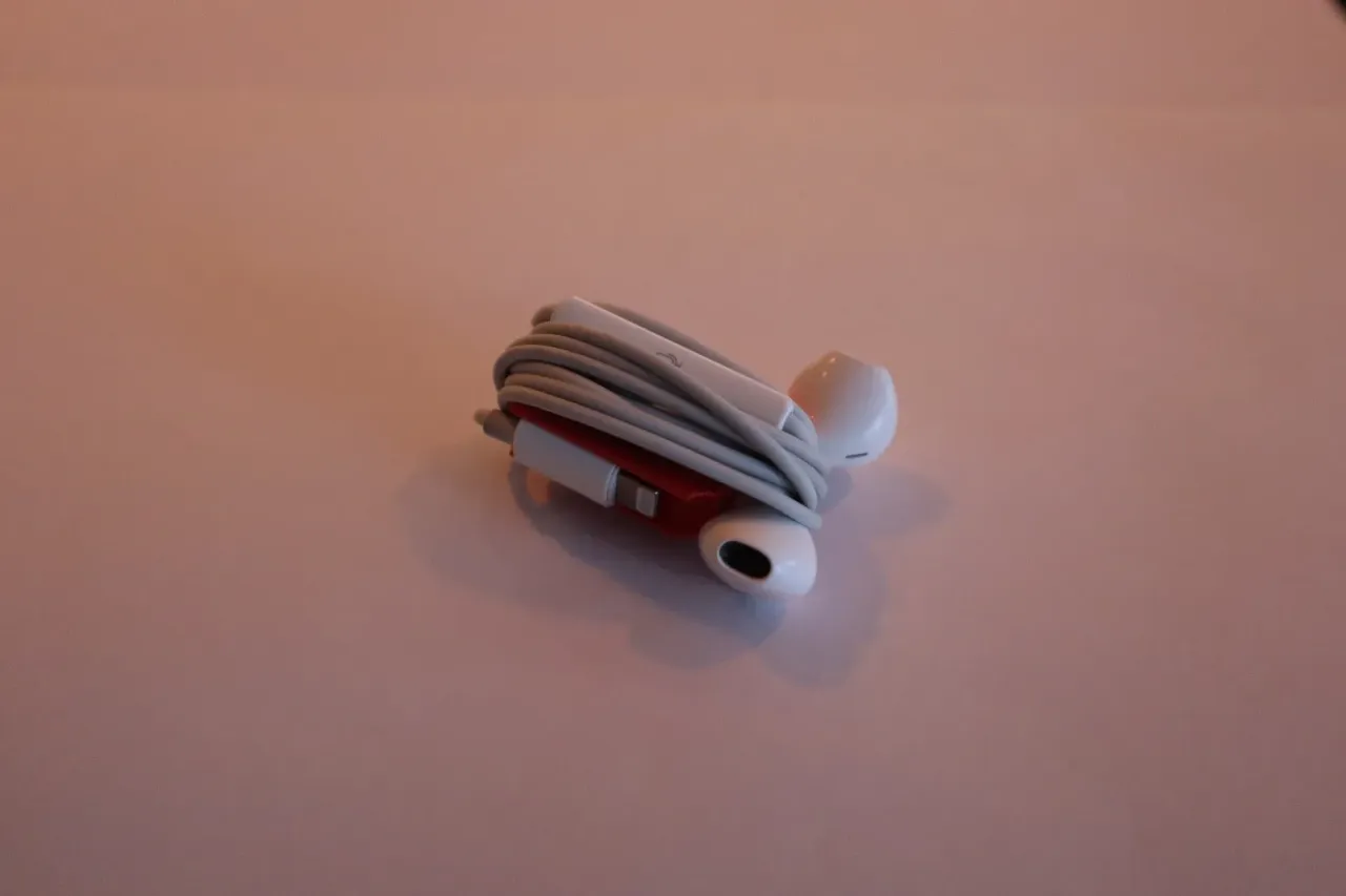 earbud wrap / apple earbuds by stripetuning | Download free STL model ...