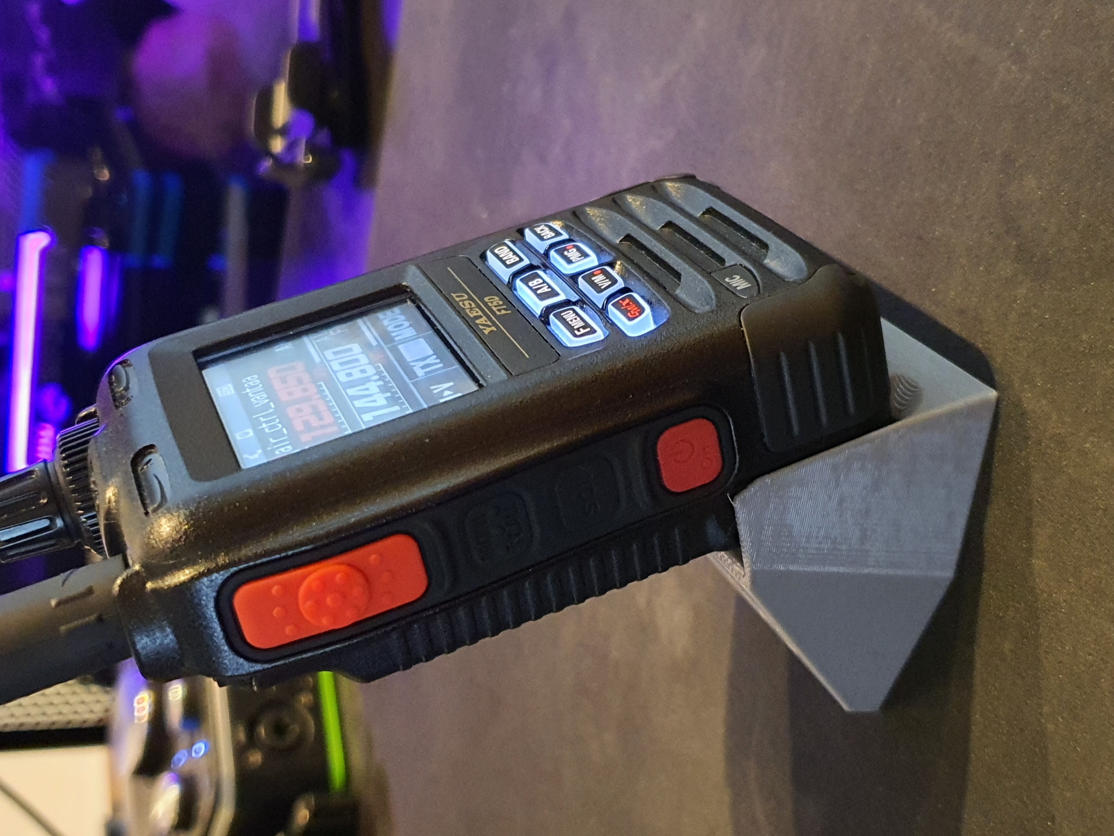 Yaesu FT5D table stand by MikkoP HAM3D | Download free STL model ...