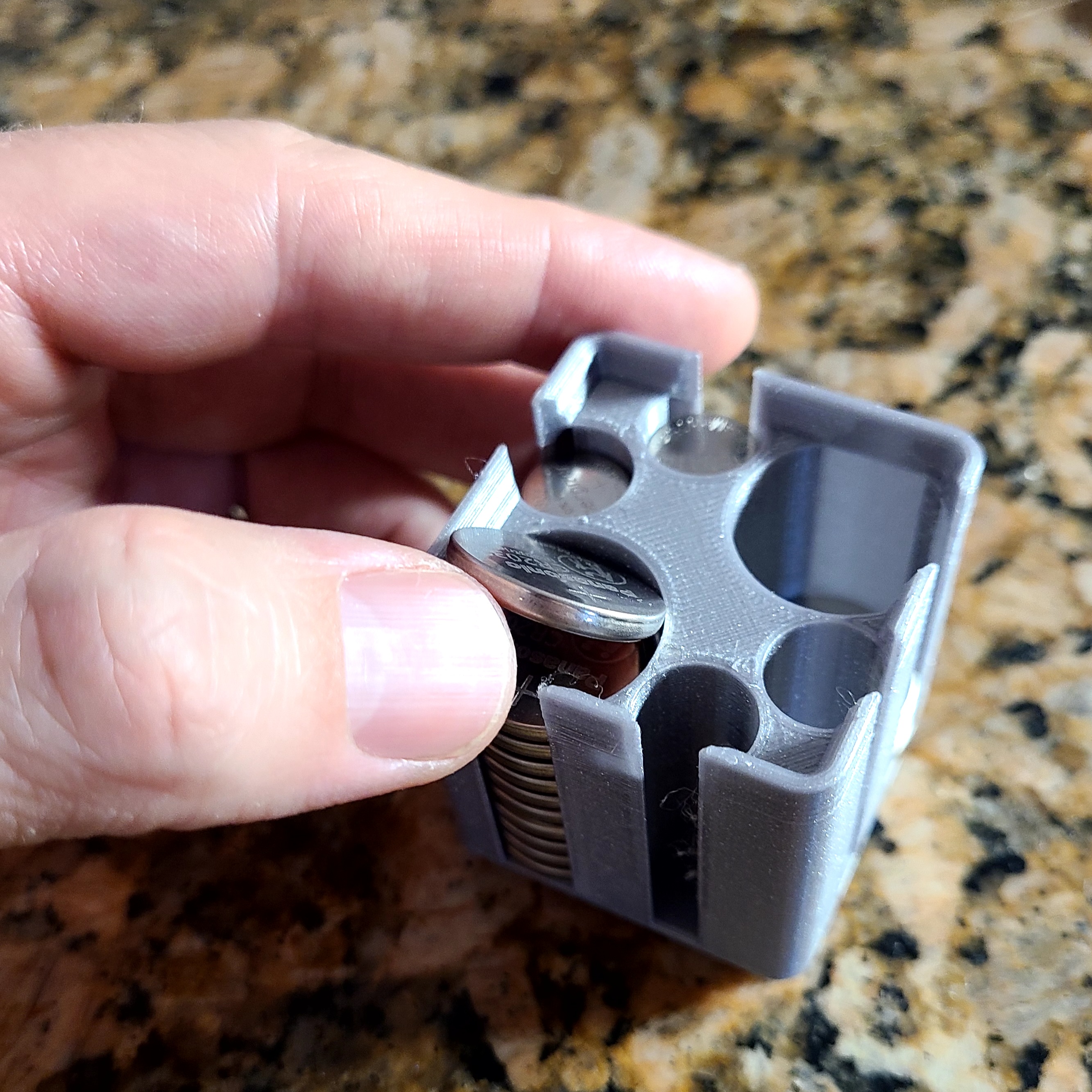 Gridfinity Battery Box: CR2032/CR2016, 357/303/SR44 and A23/MN21/AAA slots par dhiltonp ...