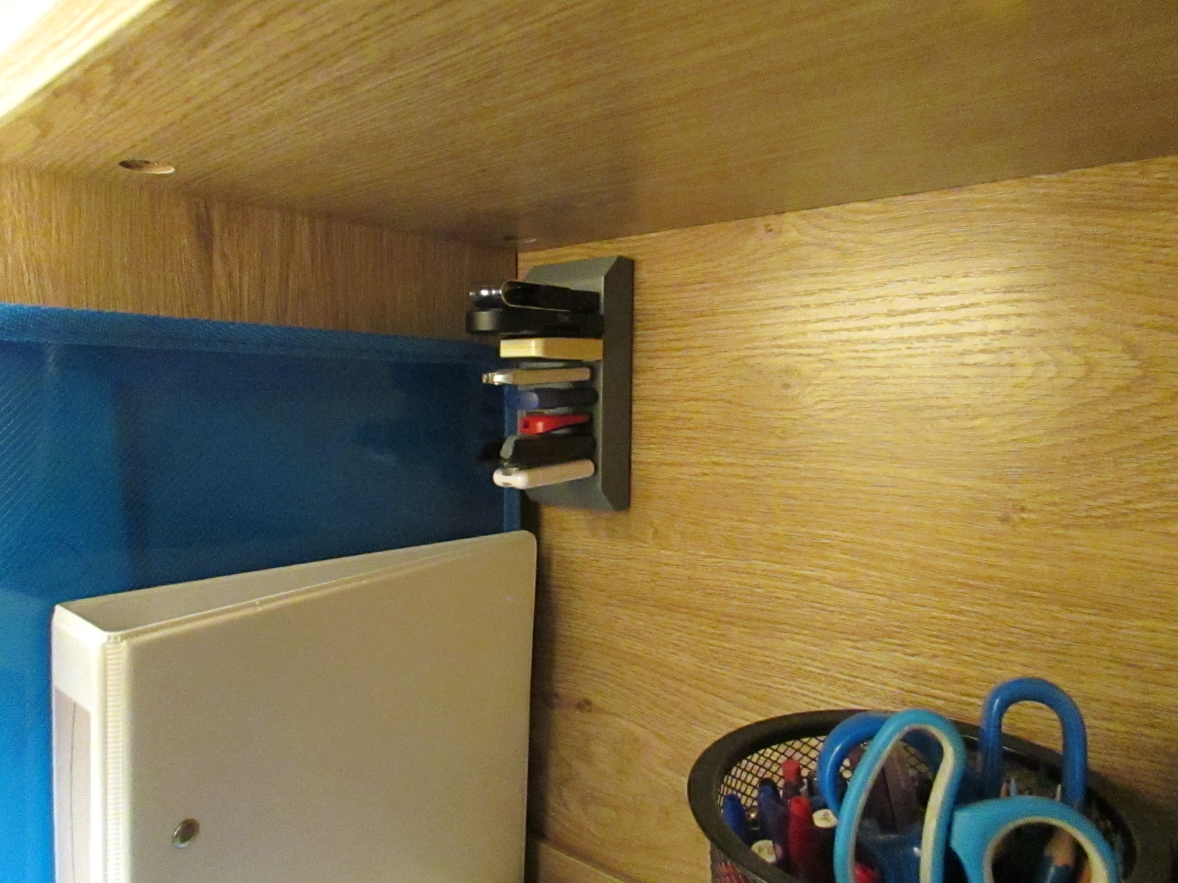 16 slot USB holder by Printyman | Download free STL model | Printables.com