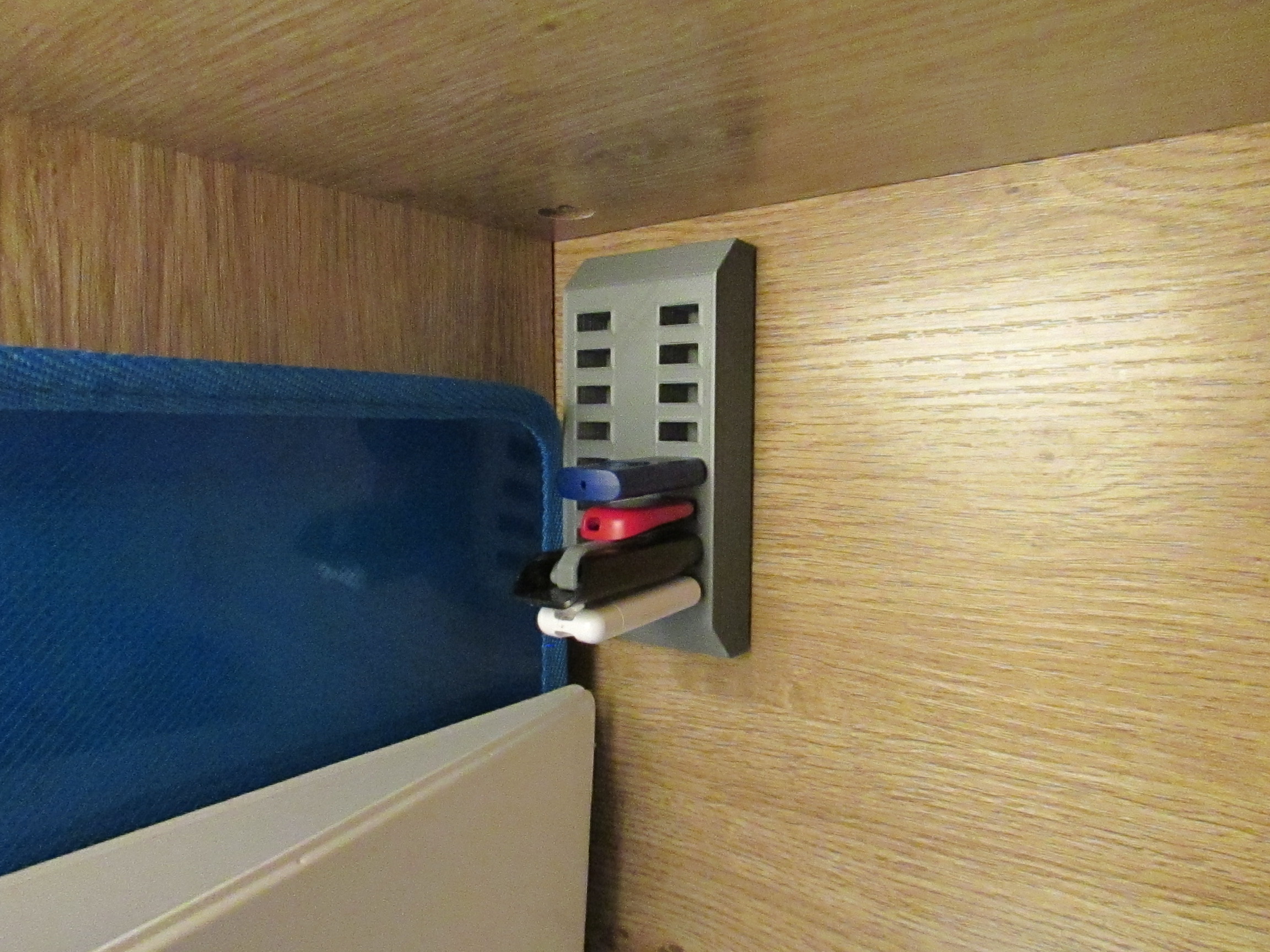 16 slot USB holder by Printyman | Download free STL model | Printables.com