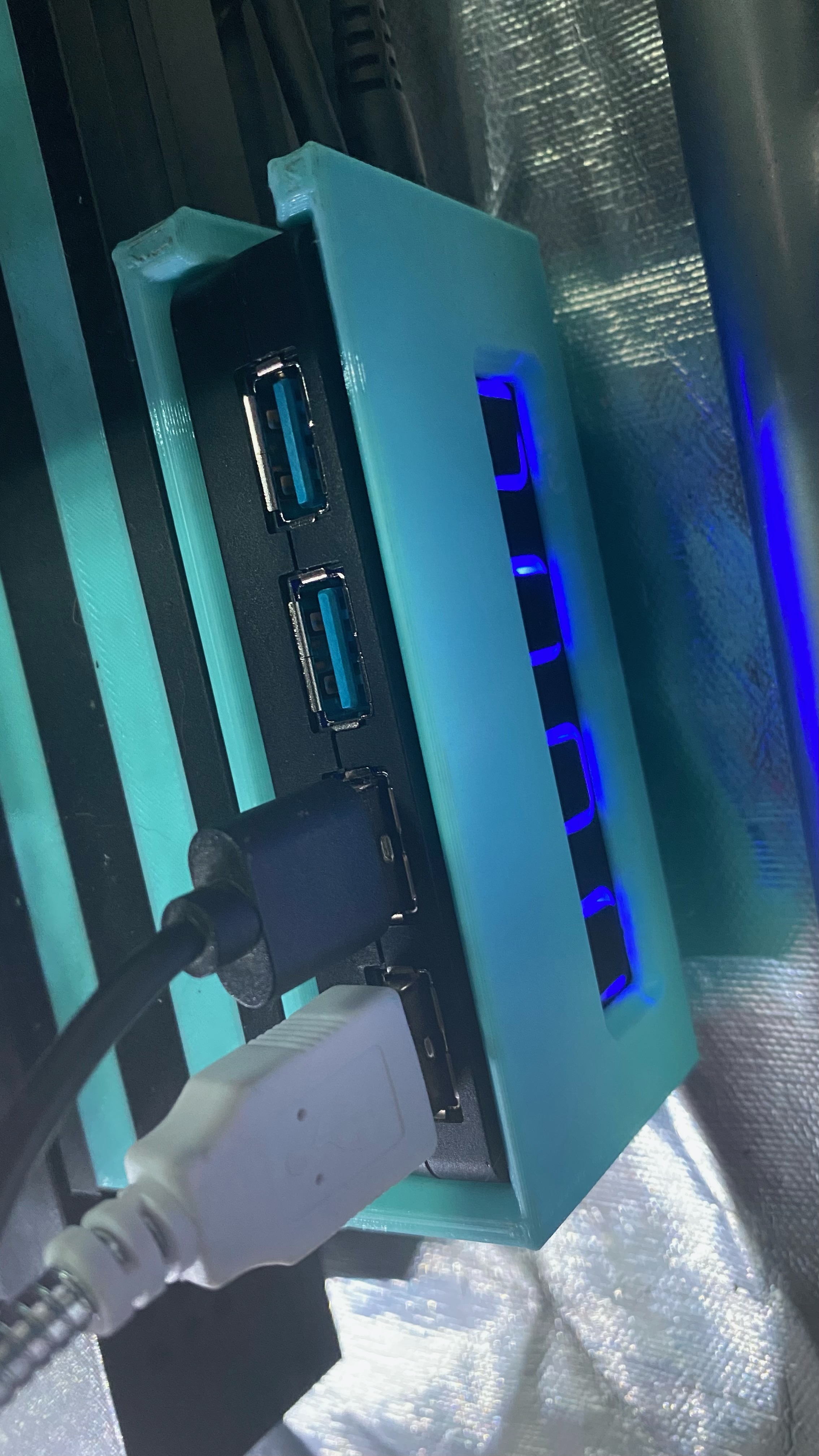 USB Hub Mount by Mike | Download free STL model | Printables.com