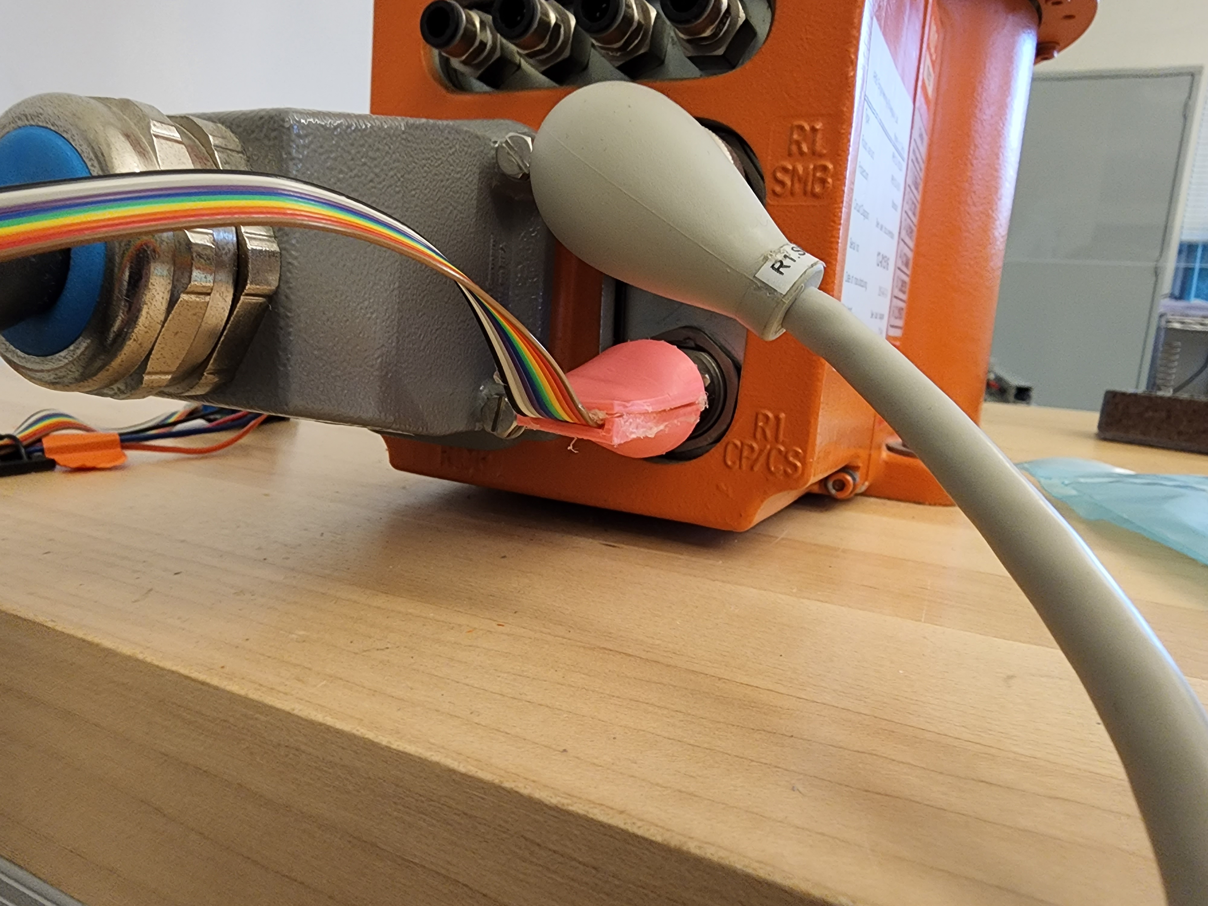 R1.CP/CS Compatible Connector by Smiksky | Download free STL model ...