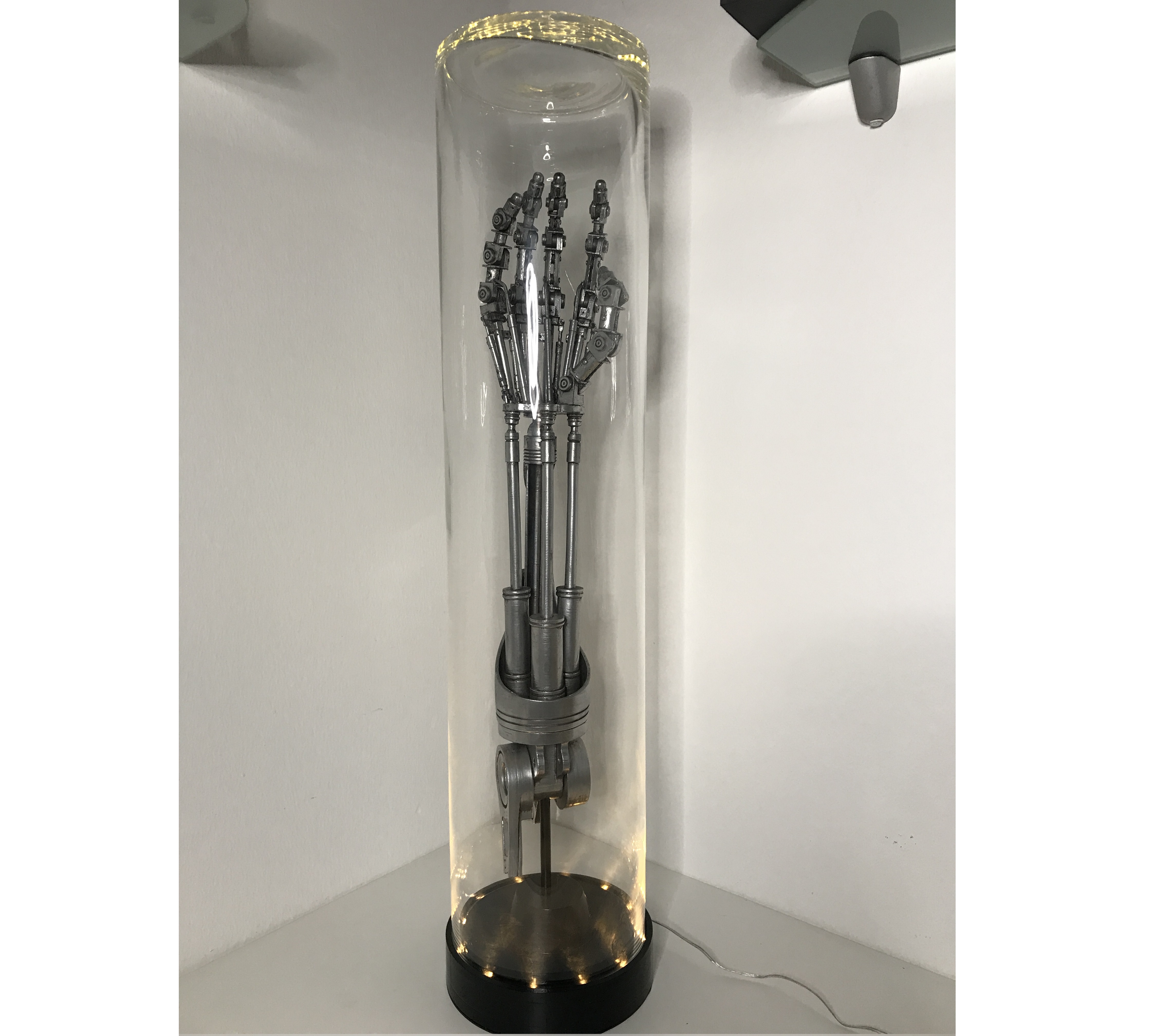 DIY Life-Size Terminator Arm Lamp por OneIdMONstr | Descargar modelo ...