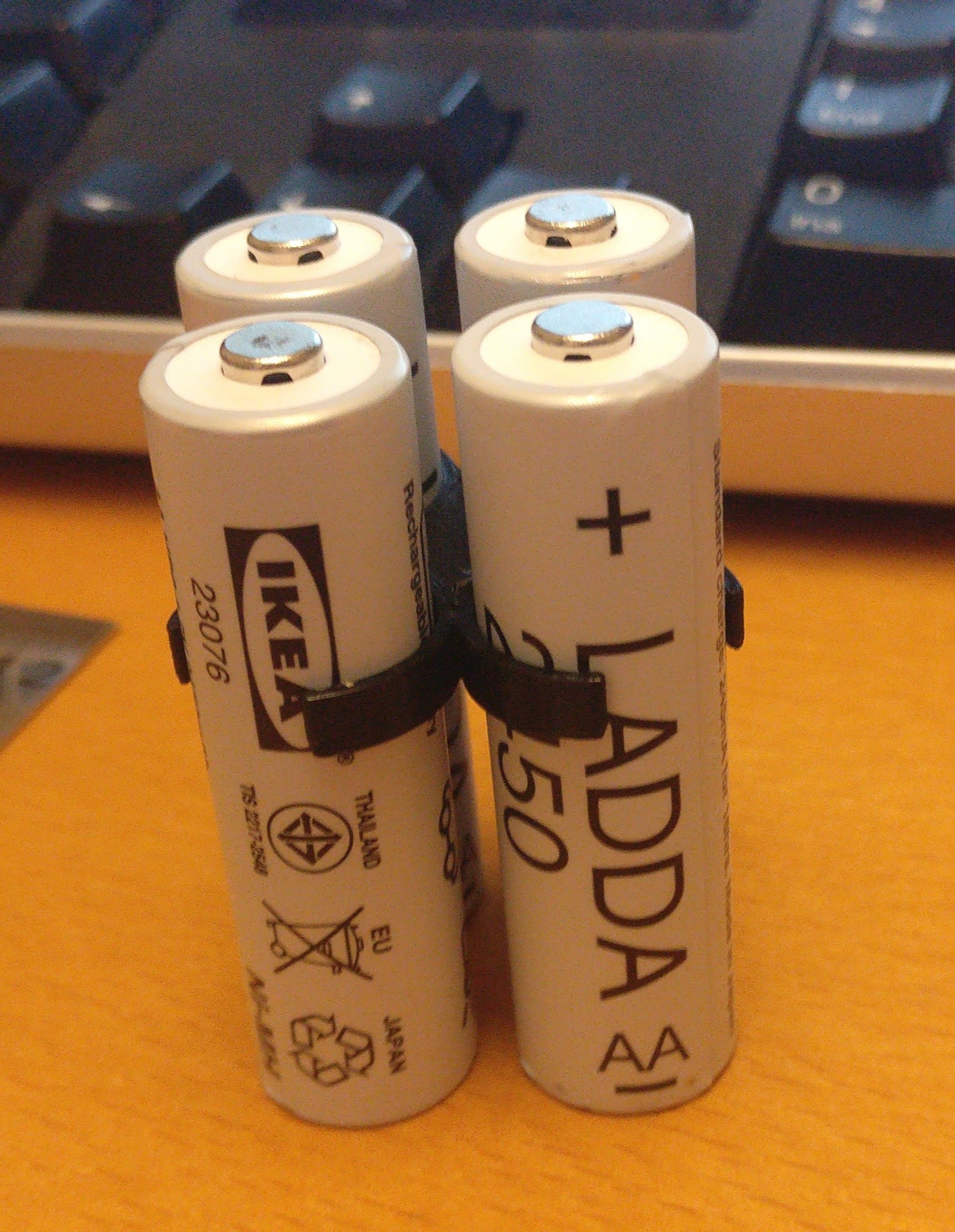 Smallest possible AA / AAA battery holder by Larry Guo | Download free ...