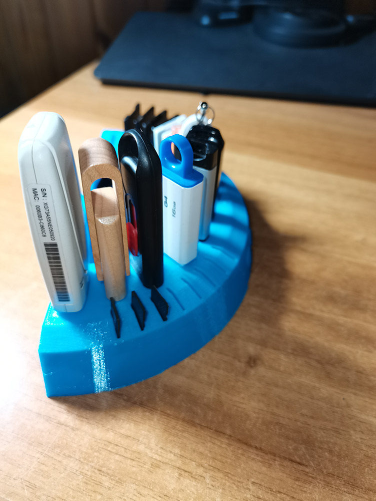 USB ORGANIZER by Gino | Download free STL model | Printables.com