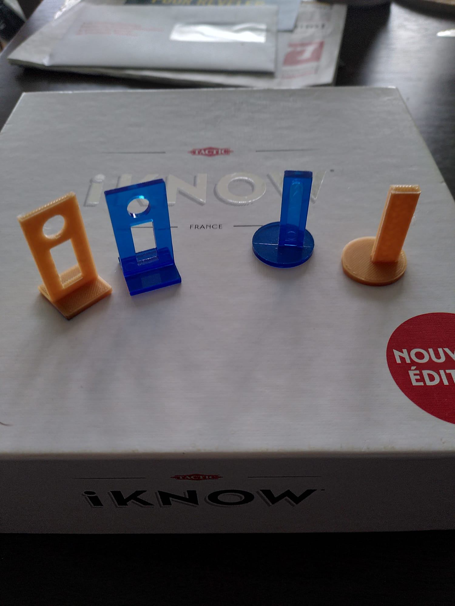 "I Know!" Games parts (pawns and coins) by Heleplanchiste | Download ...