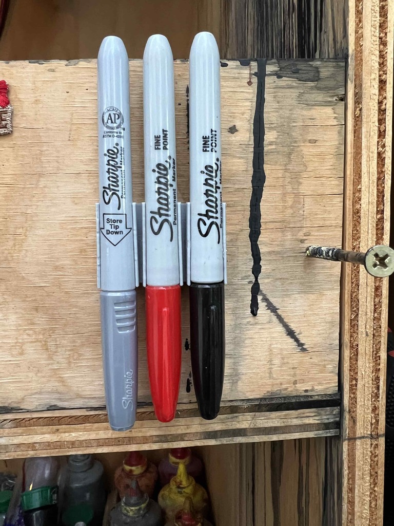 Sharpie mount with screws by chris | Download free STL model ...
